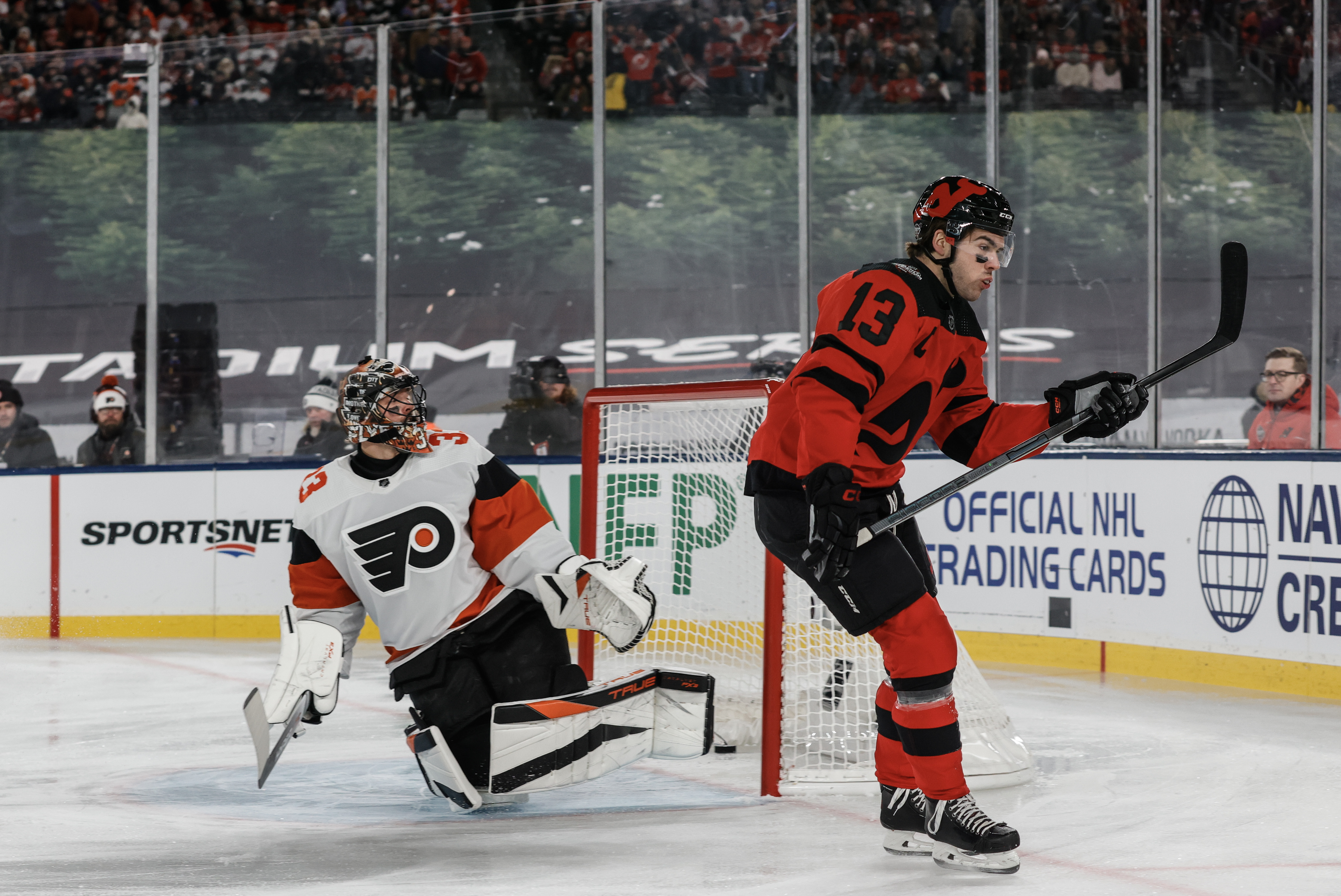 New Jersey Devils vs. Philadelphia Flyers in NHL Stadium Series game at ...