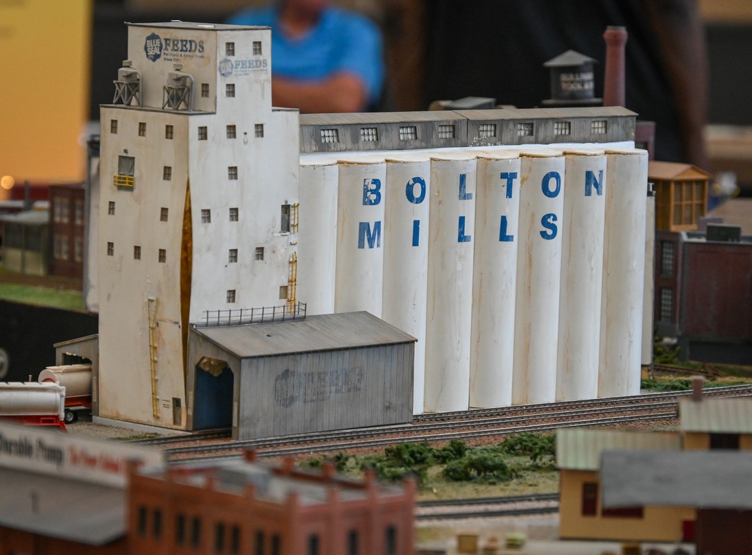 Model railroading draws young train enthusiasts to Union Station ...