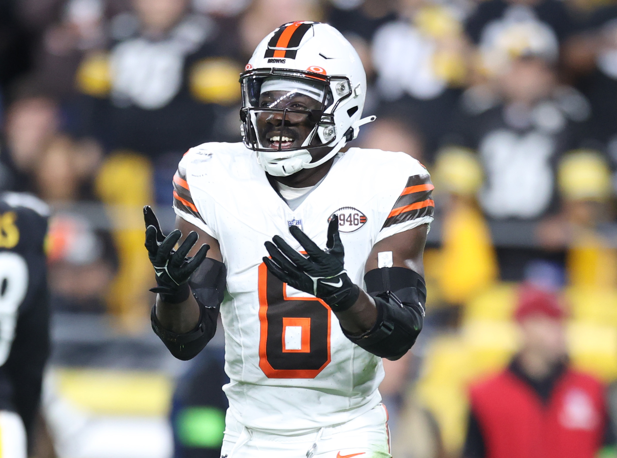 Cleveland Browns vs. Pittsburgh Steelers in Monday Night Football ...