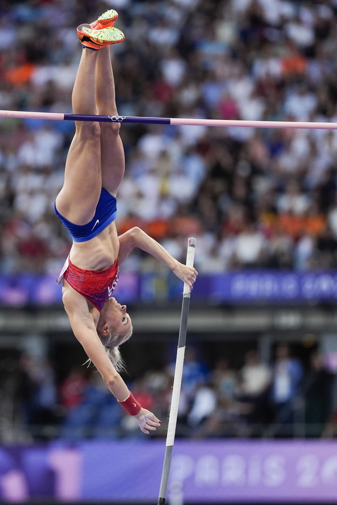 Katie Moon in the pole vault final at Paris Olympics 2024 - cleveland.com