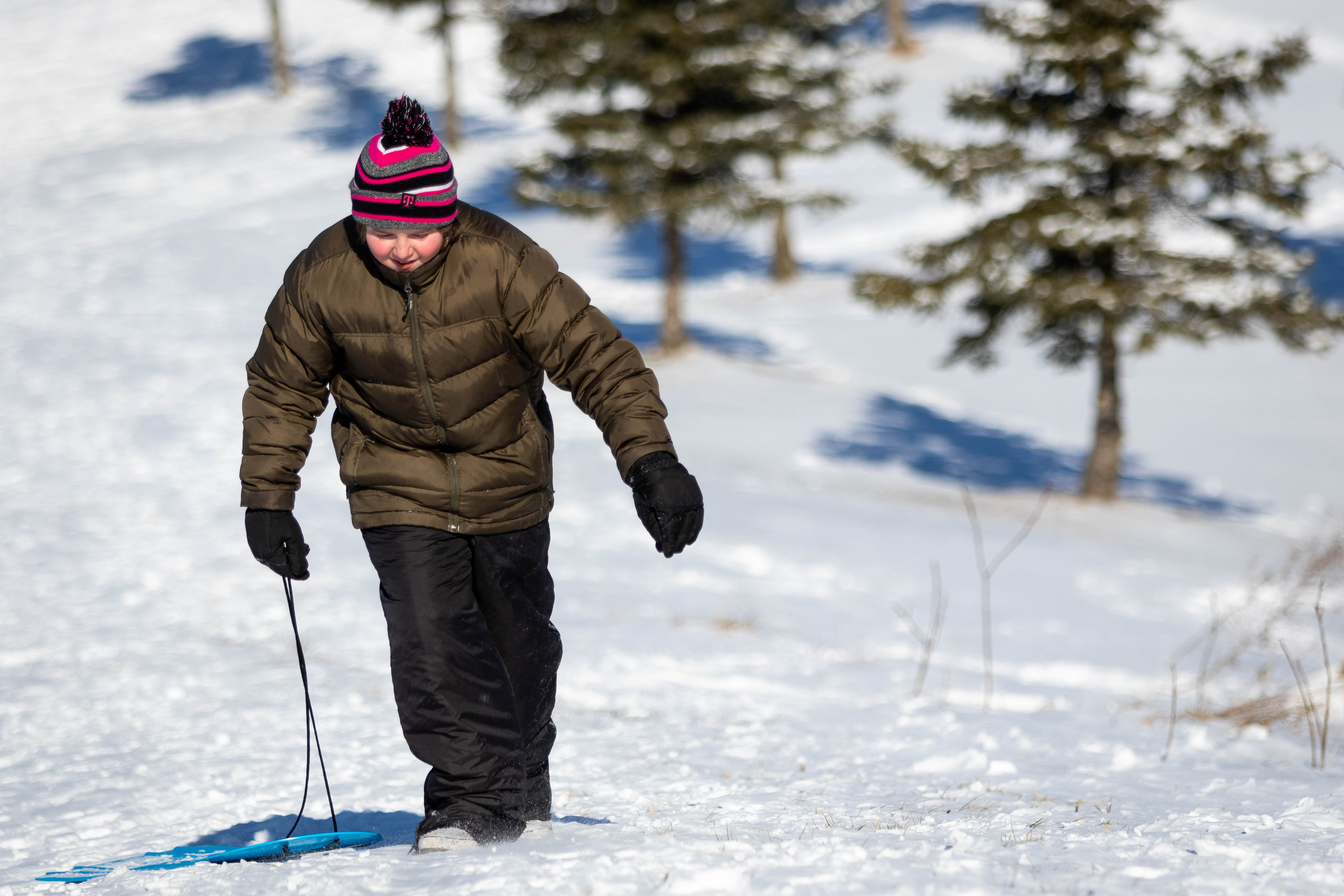Grand Blanc area children spend morning sledding at Creasey ...