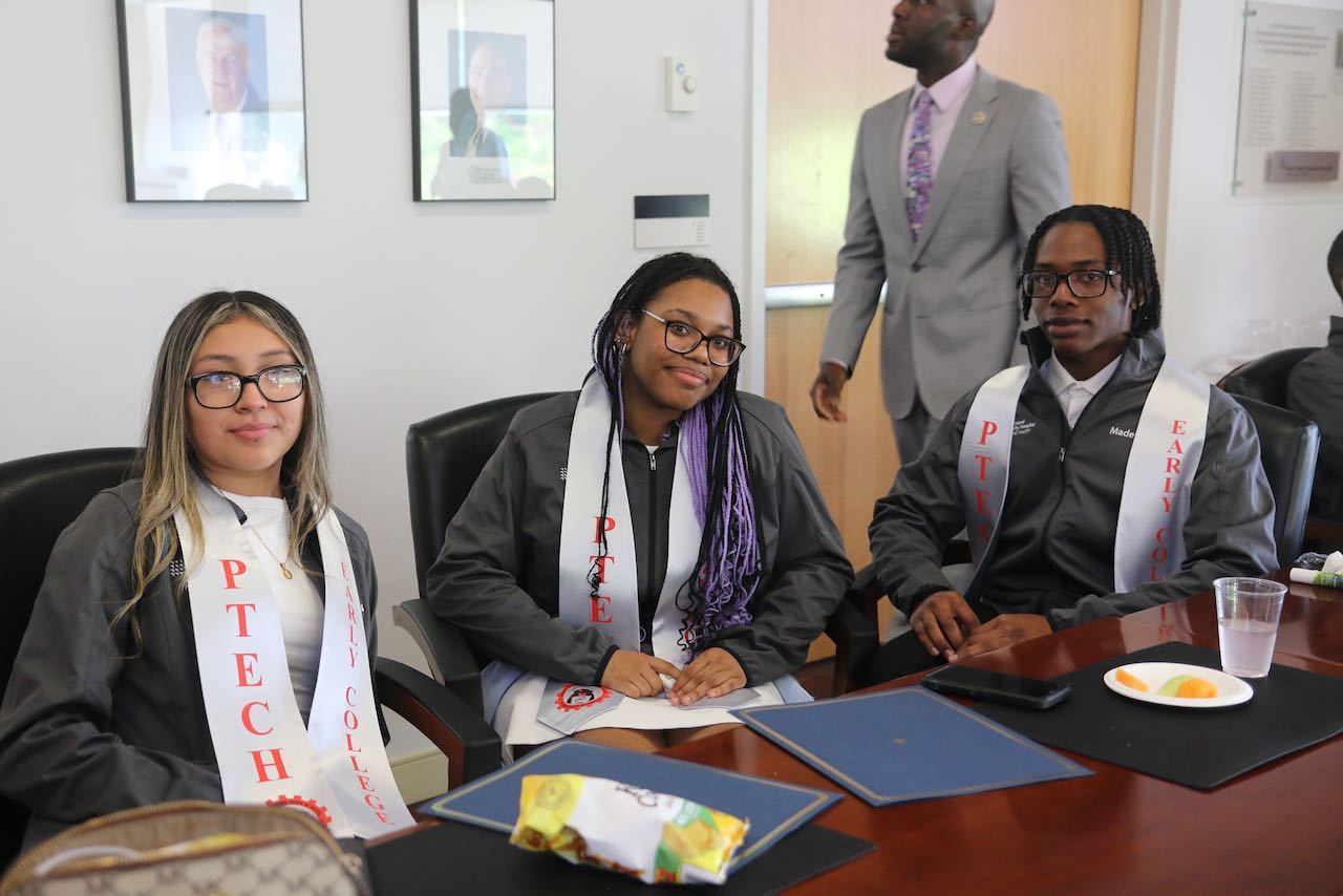 Staten Island's first P-TECH cohort graduates from college-prep program ...
