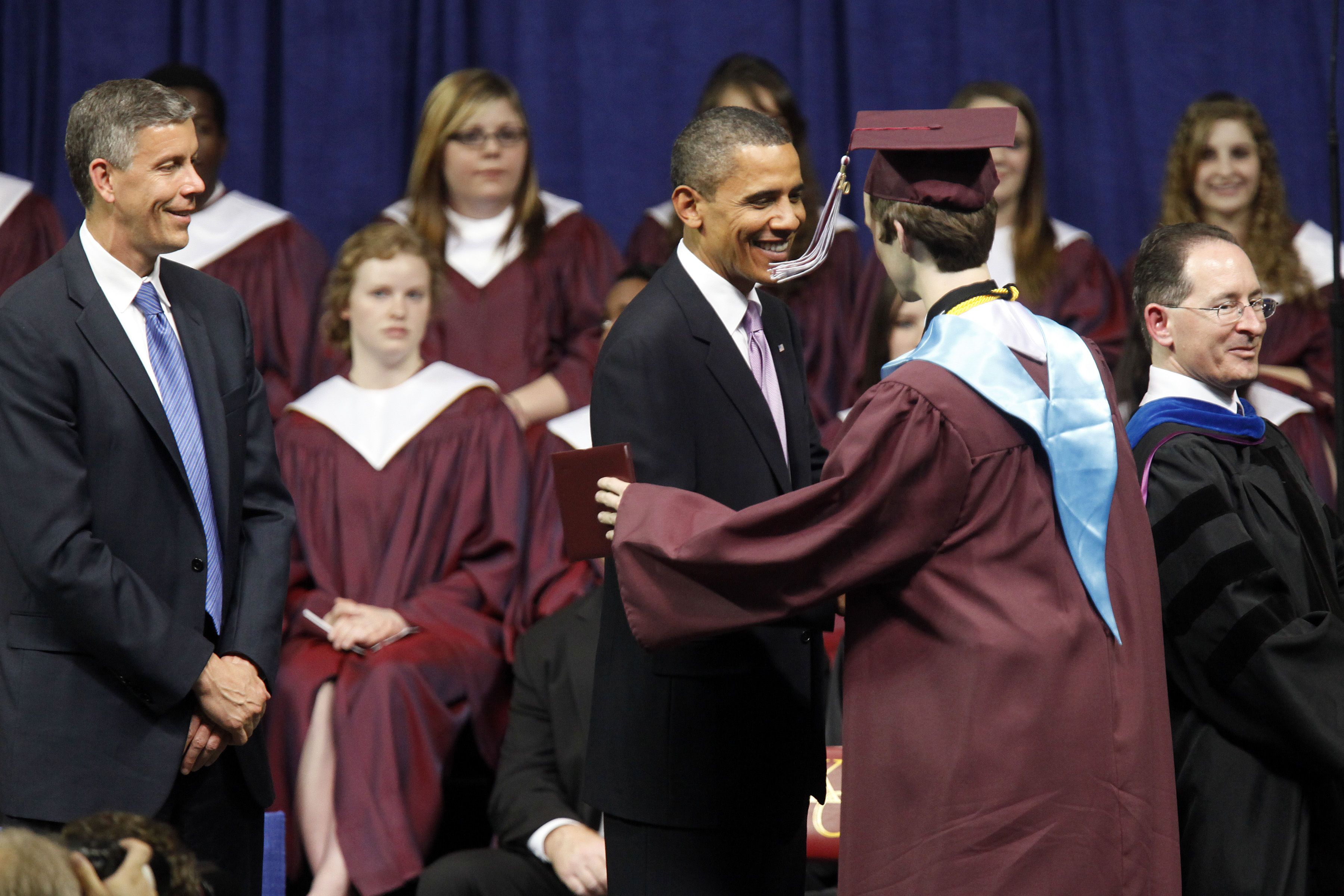 President Obama delivers commencement speech at Kalamazoo Central's ...