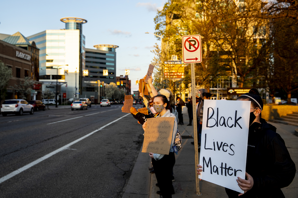 Kalamazoo holds Daunte Wright protest in downtown - mlive.com
