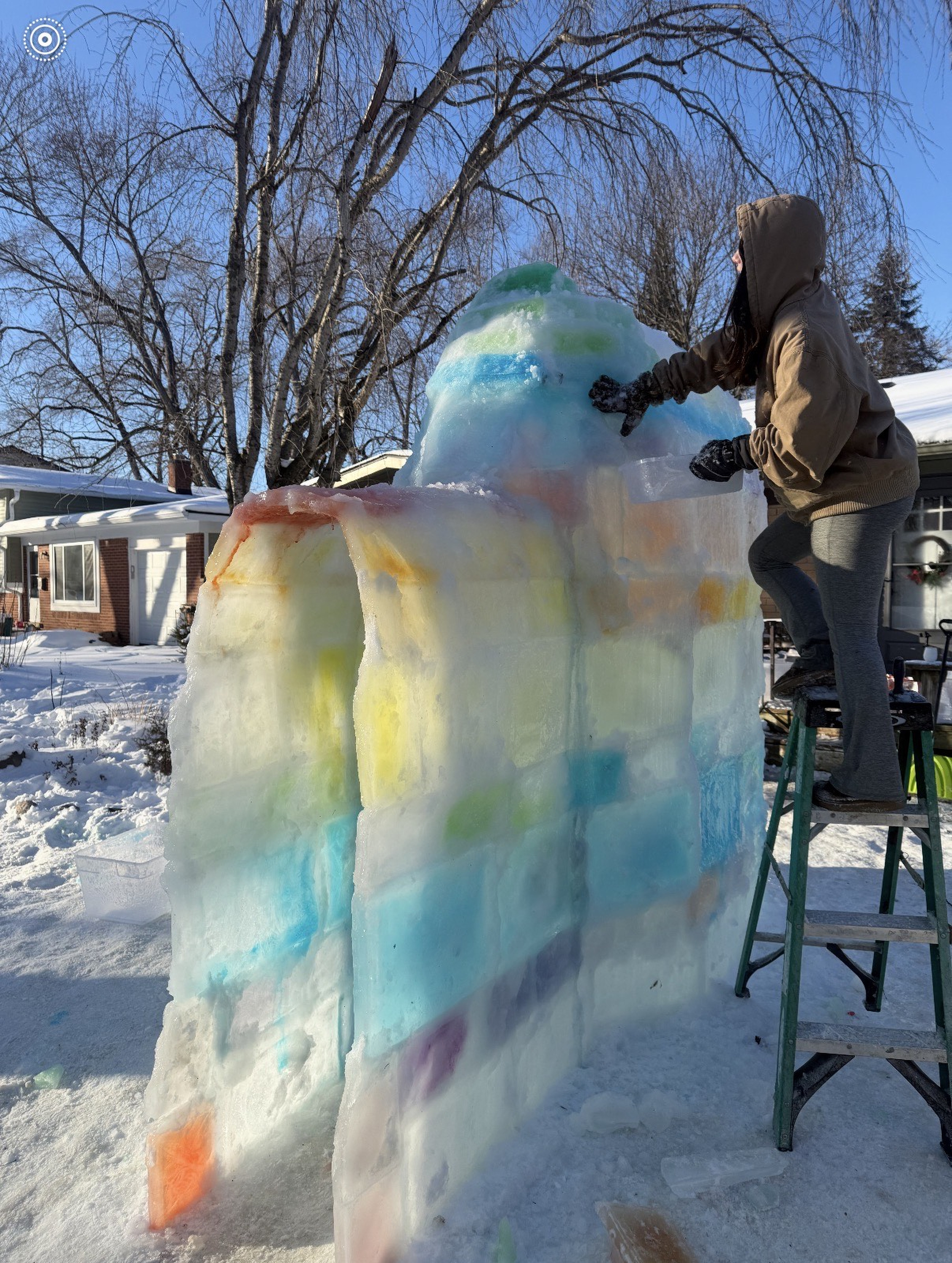Ann Arbor family builds light-up rainbow igloo on their front lawn ...