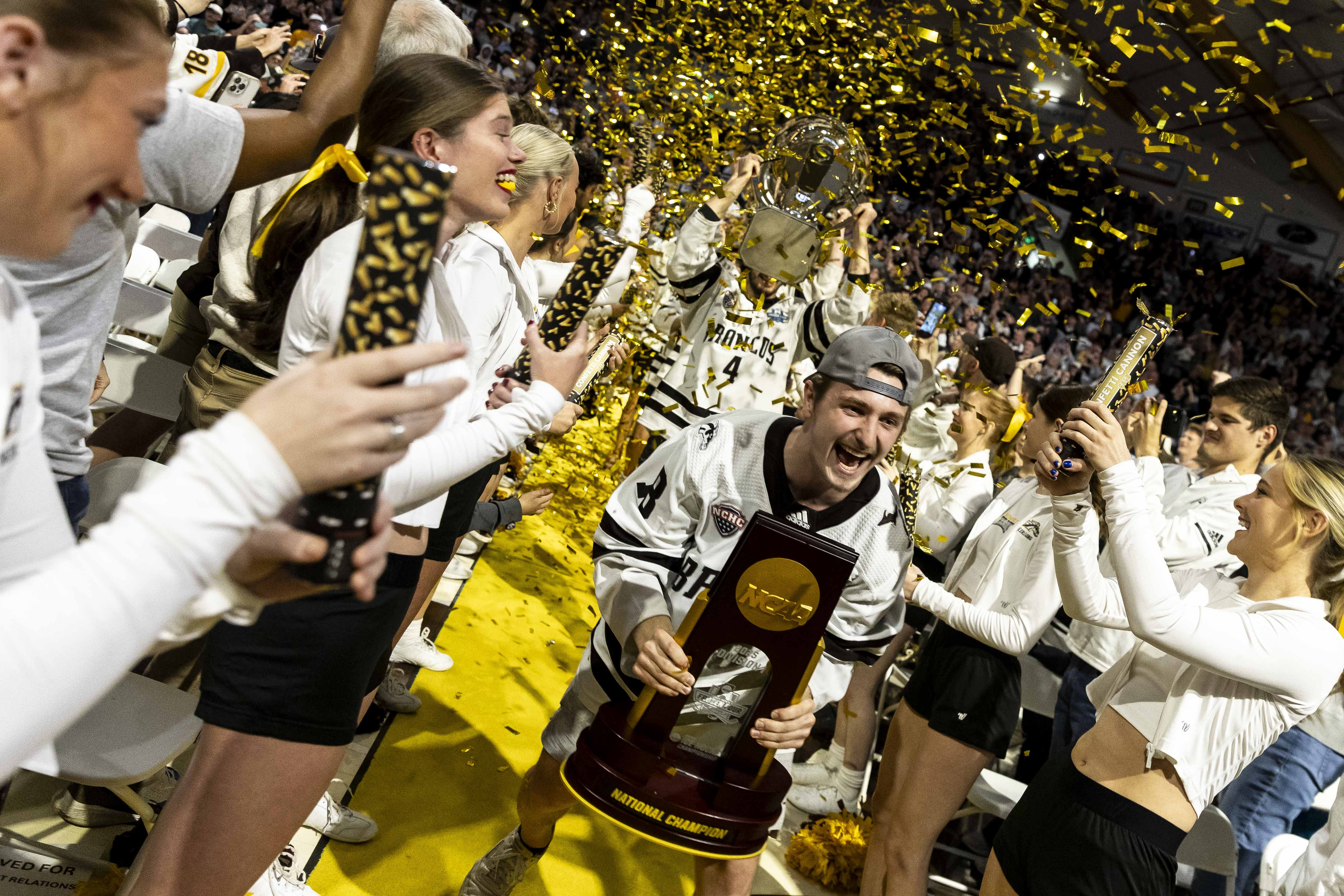 Fans join WMU hockey in celebrating NCAA title during ‘National ...
