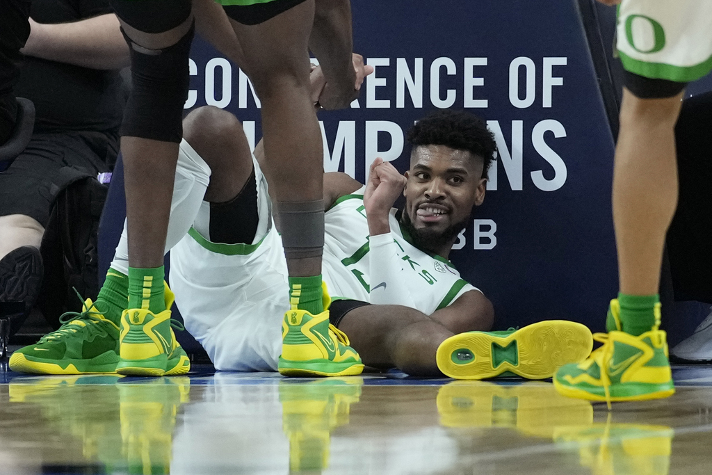 Oregon vs. Oregon State at 2022 Pac-12 men's basketball tournament ...