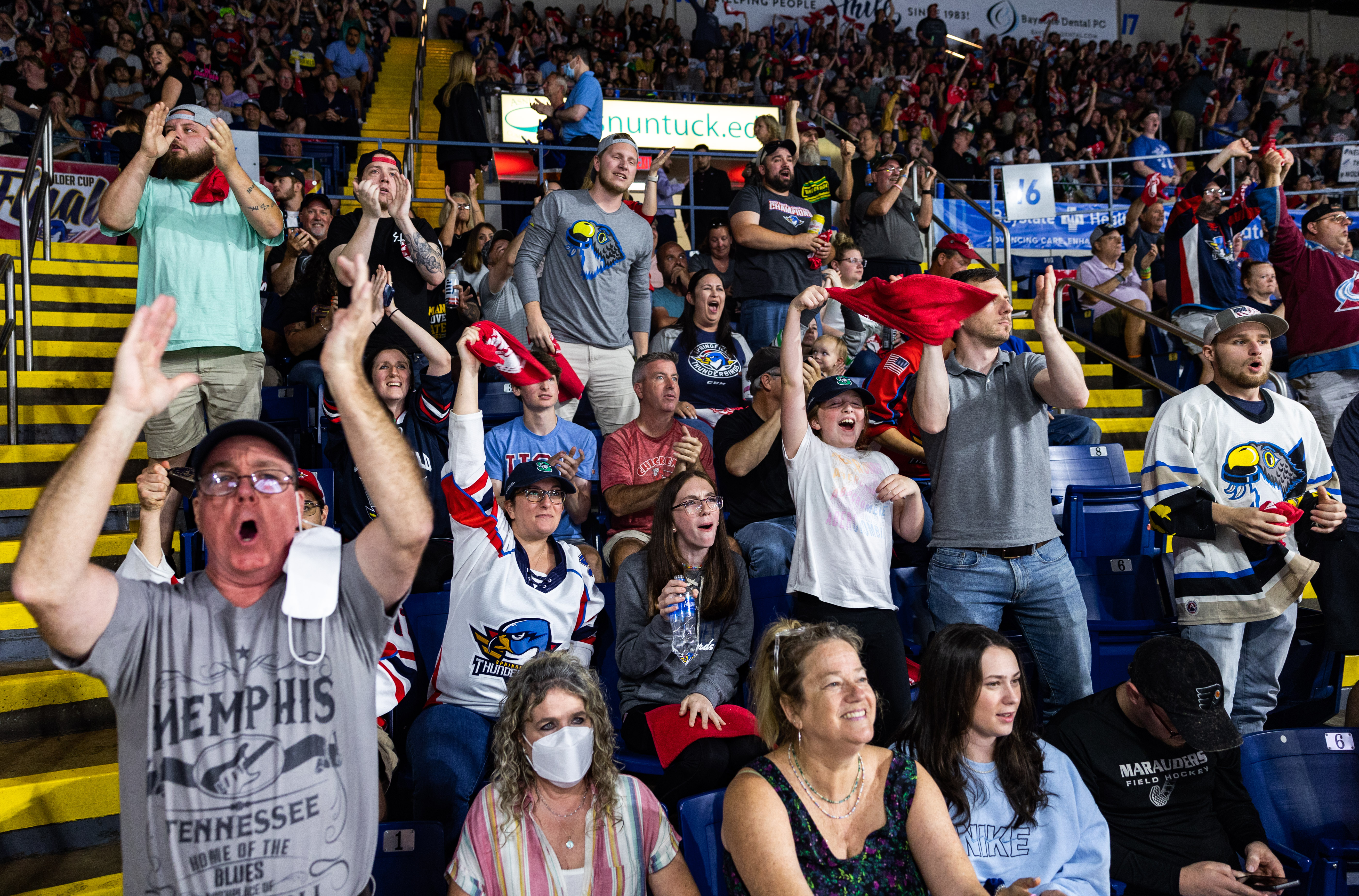 Springfield Thunderbirds vs Chicago Wolves Finals Game 4 - masslive.com