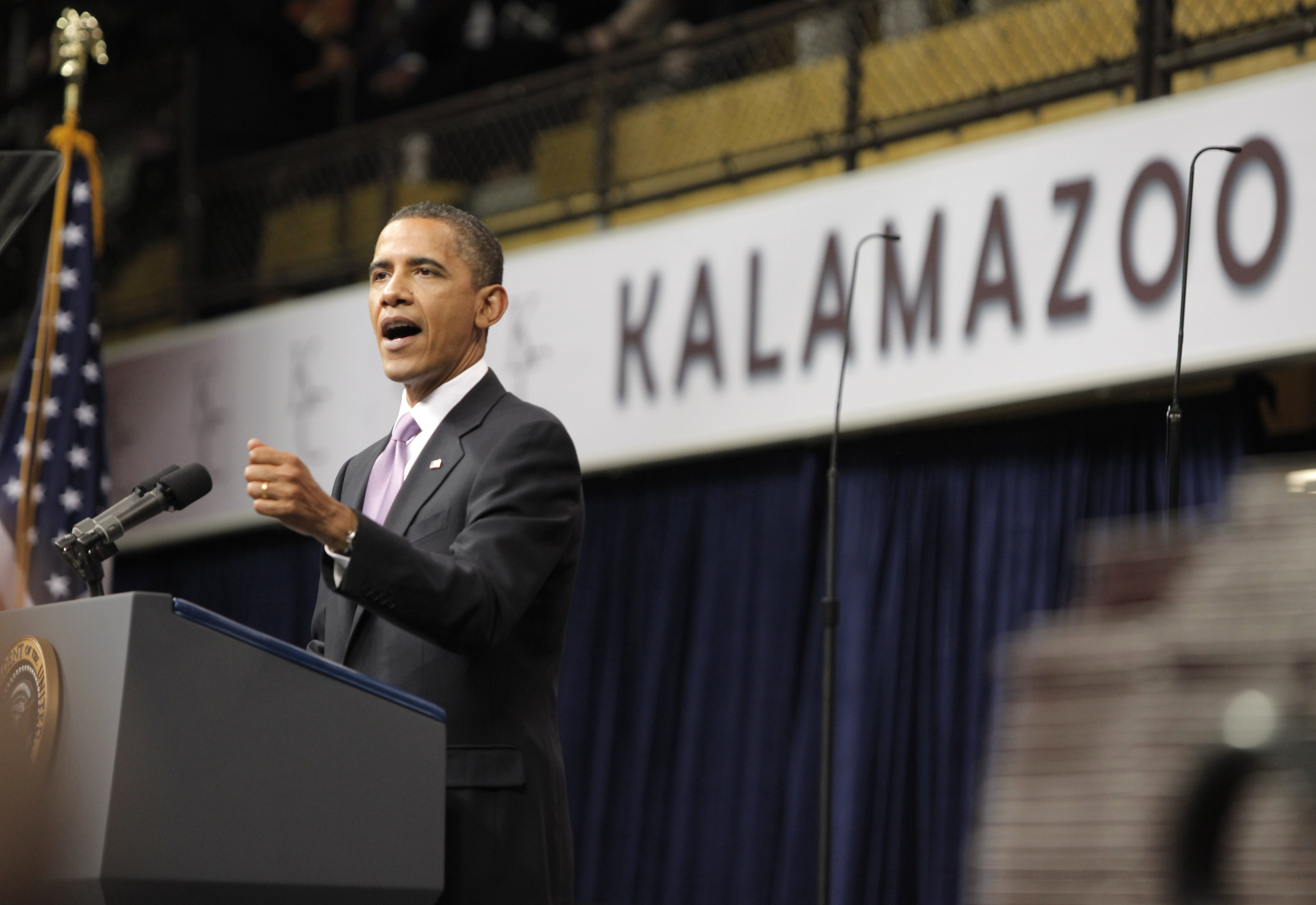 President Obama delivers commencement speech at Kalamazoo Central's ...