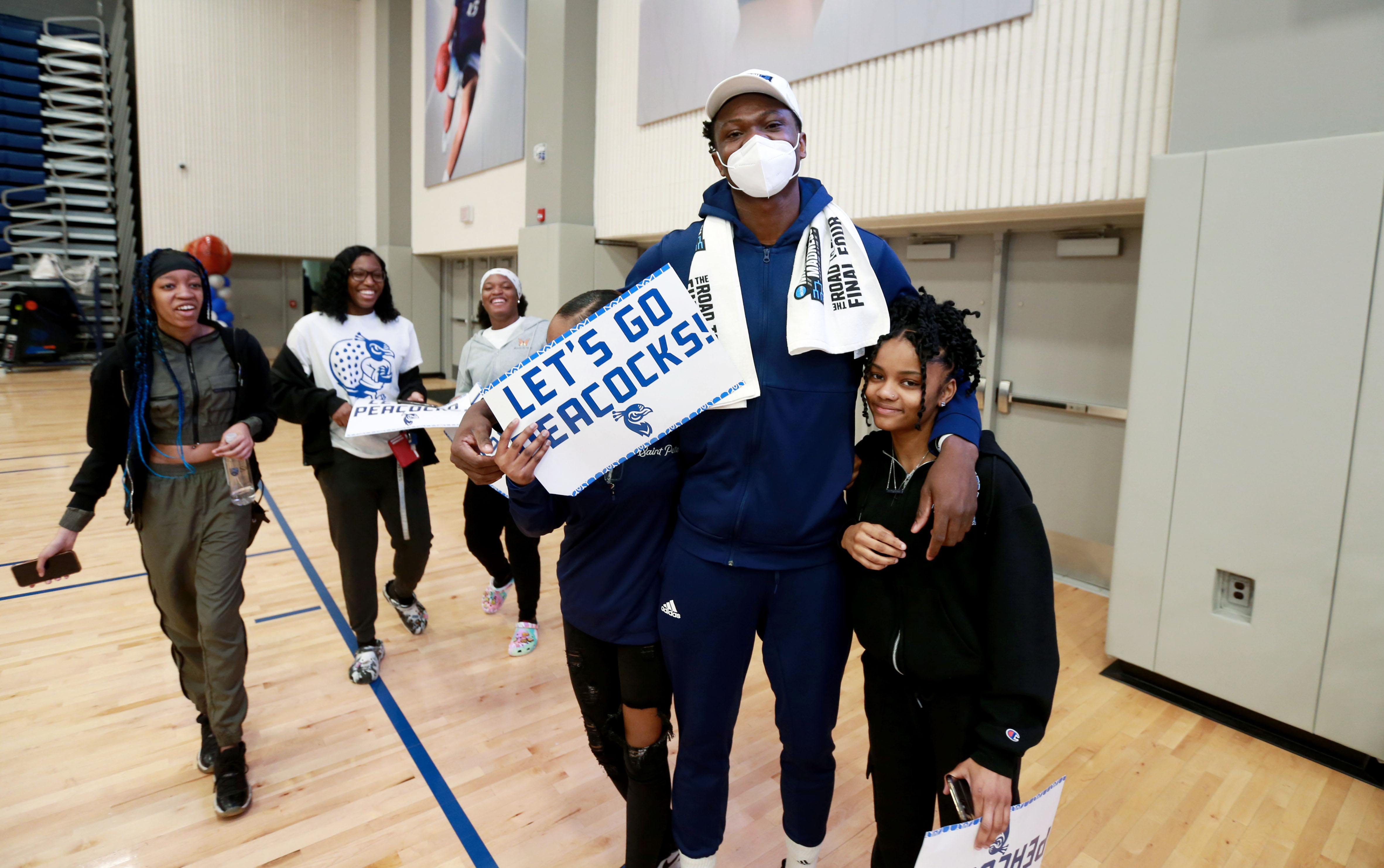 St. Peter’s University basketball returns home to a rally - nj.com