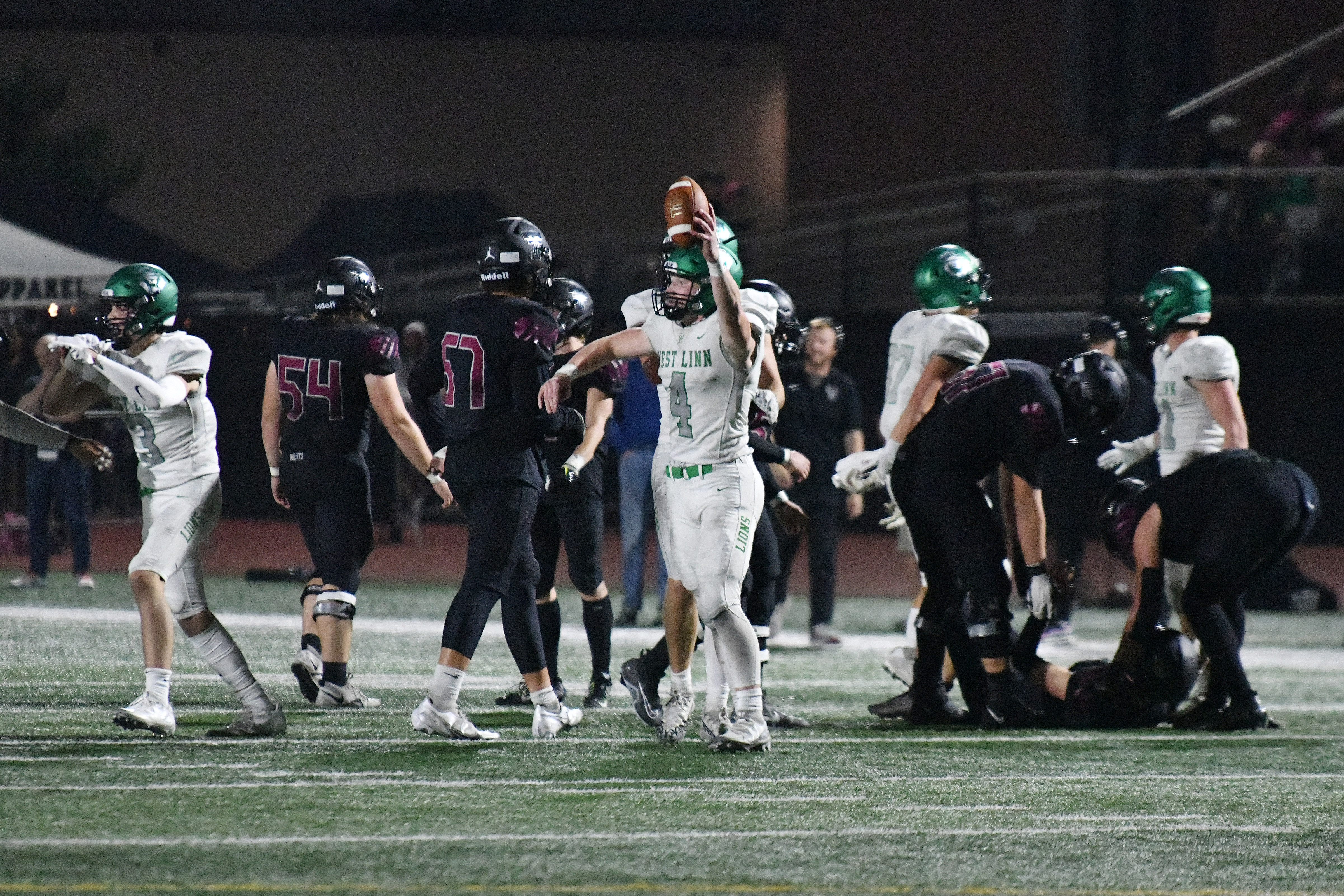 Tualatin Timberwolves vs West Linn Lions football - oregonlive.com