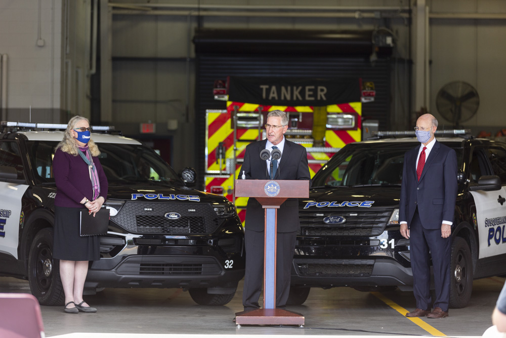 Gov. Tom Wolf visits Susquehanna Township Police headquarters ...