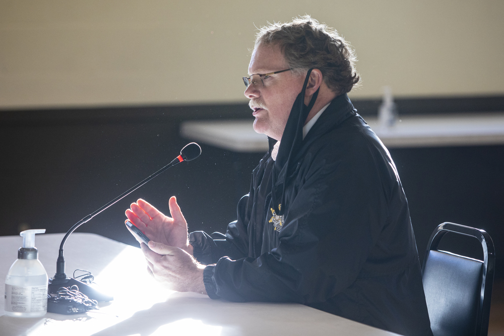 People support and others call for resignation of Sheriff Leaf at Barry ...