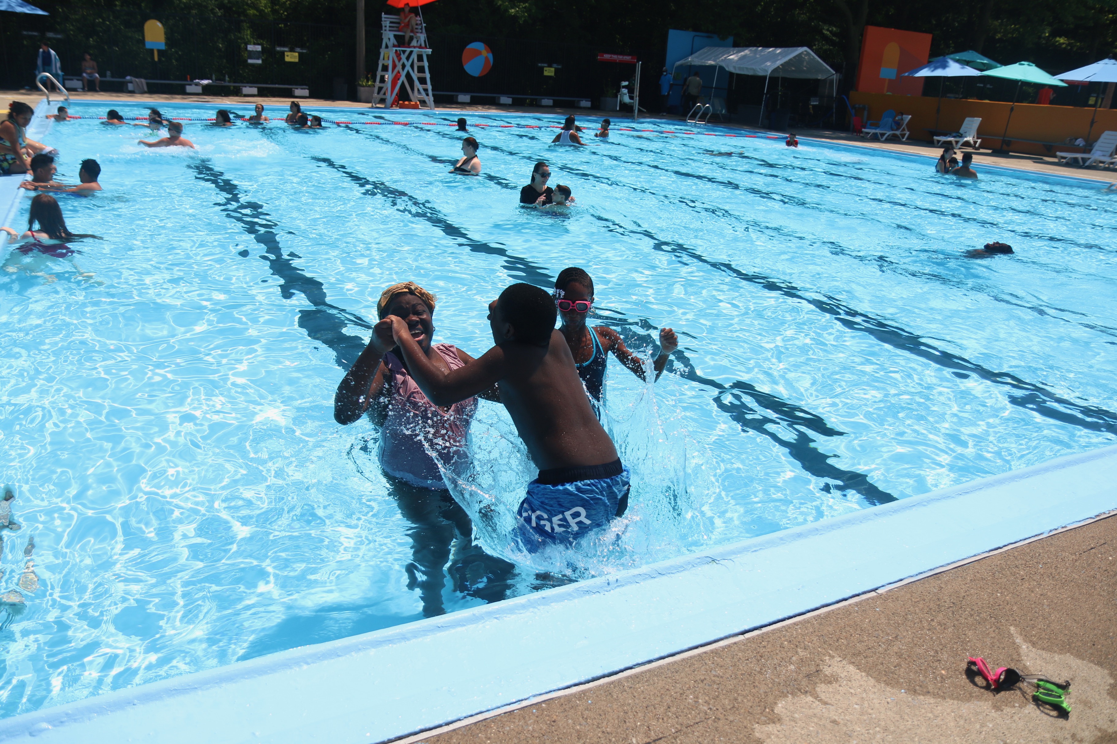 Swimmers get cool at Tottenville Pool - silive.com