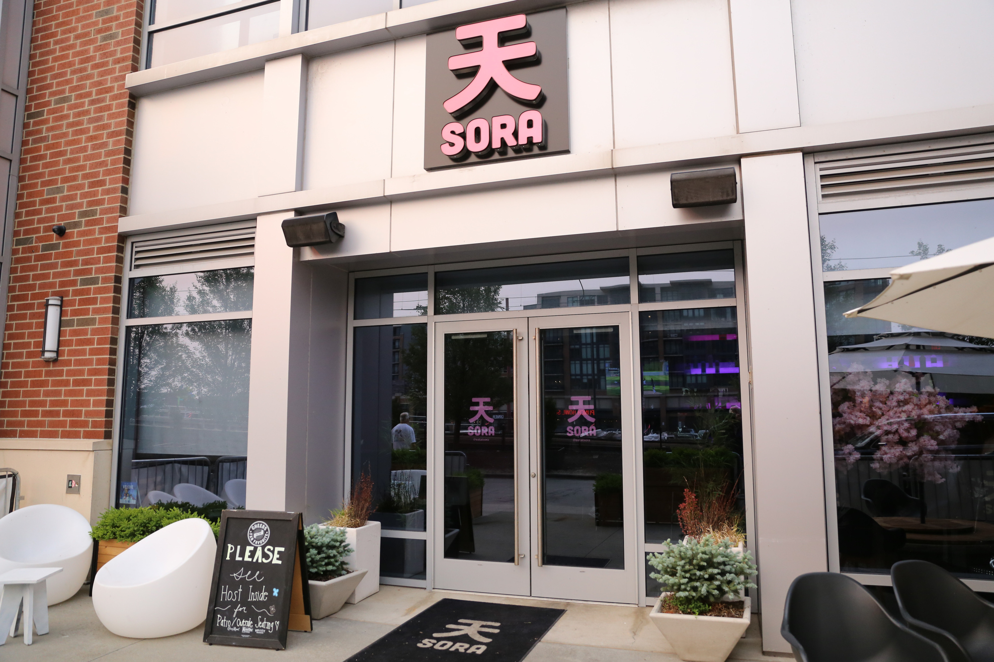 Cleveland’s Flats: 2023 restaurant and bar guide - cleveland.com