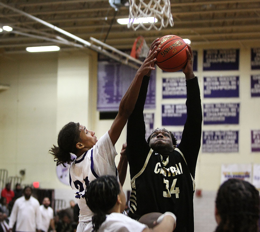 Central vs Holyoke boys Basketball 1/8/26 - masslive.com