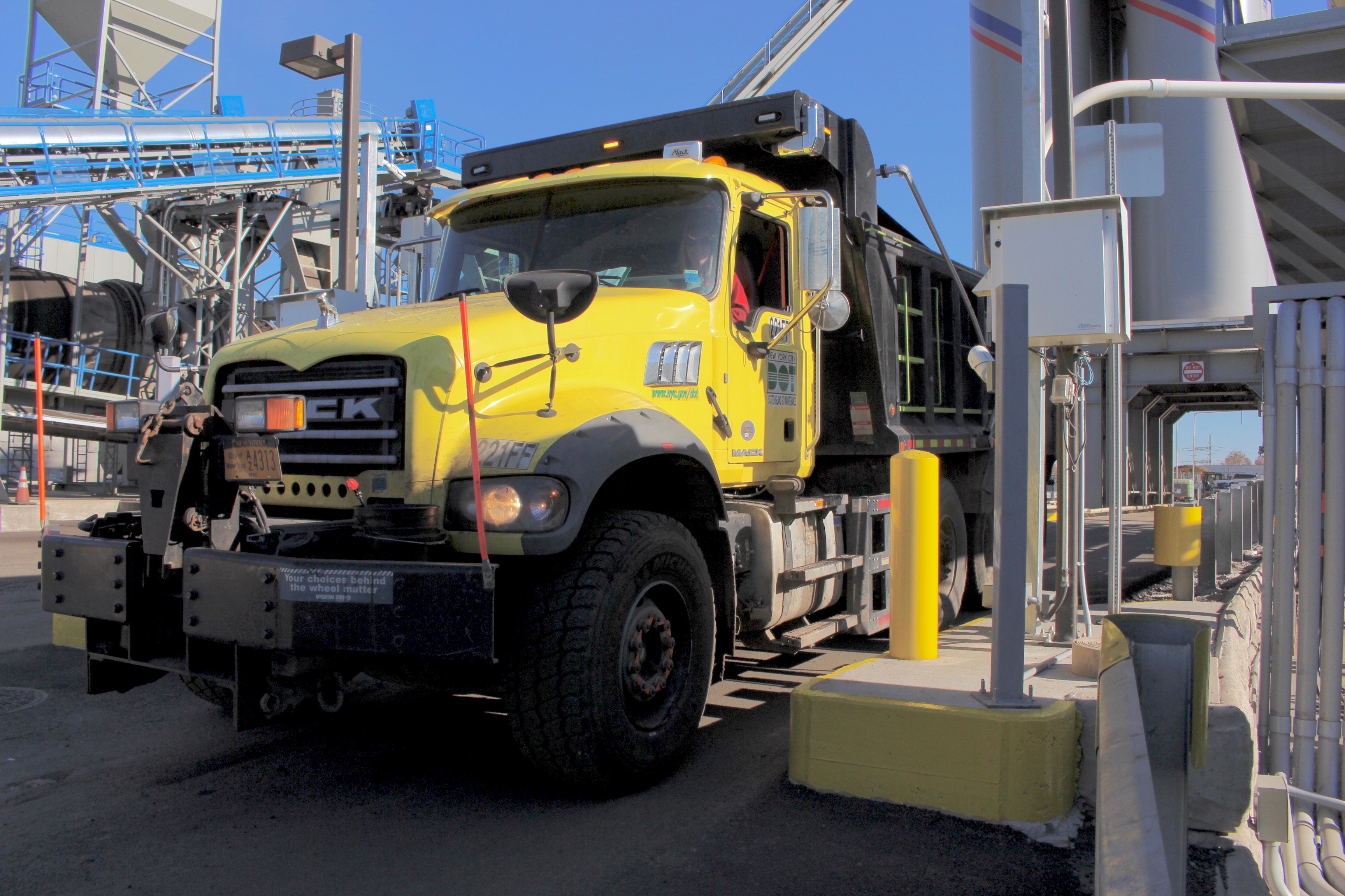 City Asphalt plant paving a smoother future for Staten Island - silive.com