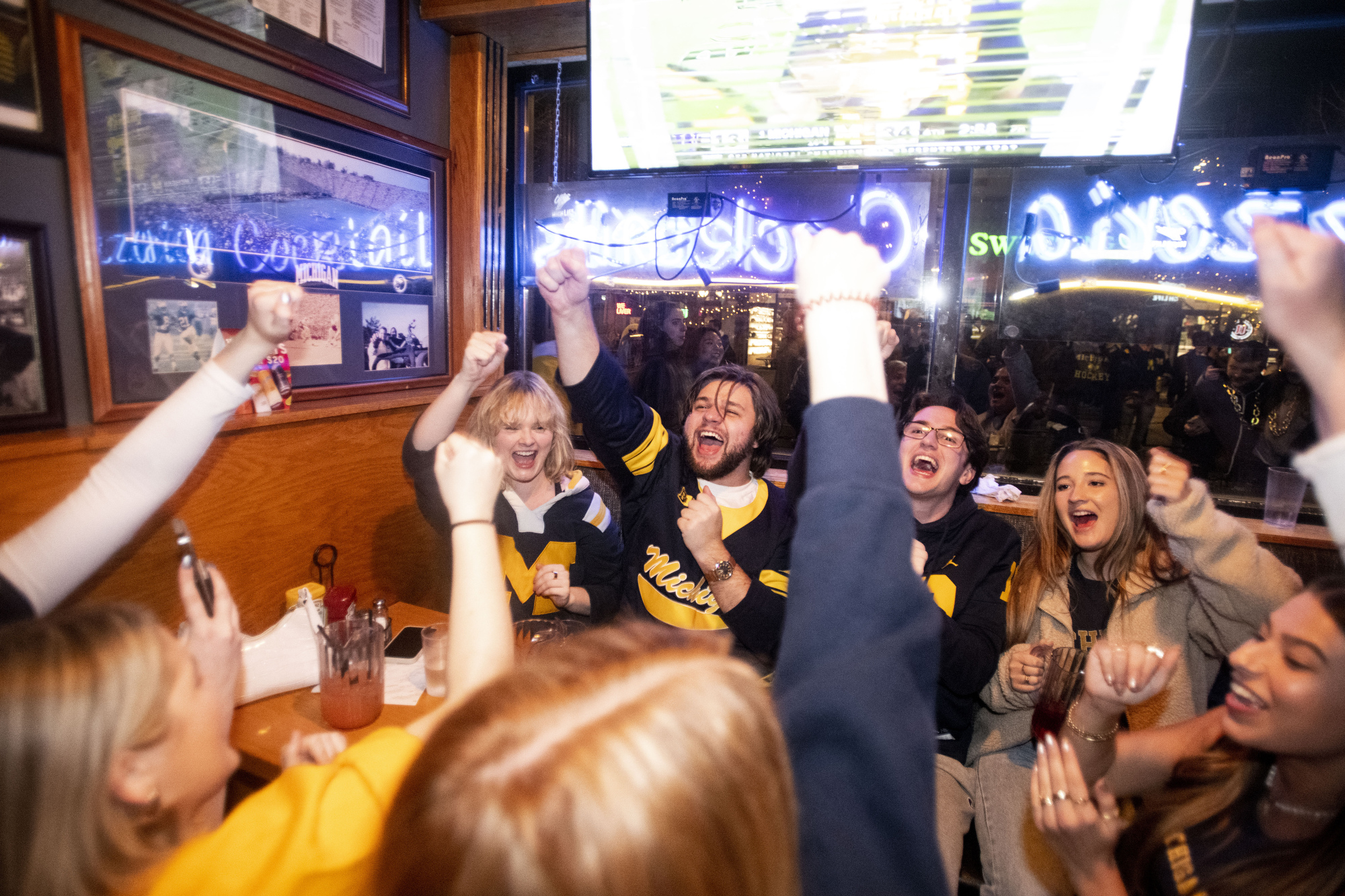 Fans celebrate in Ann Arbor after Michigan football wins national ...
