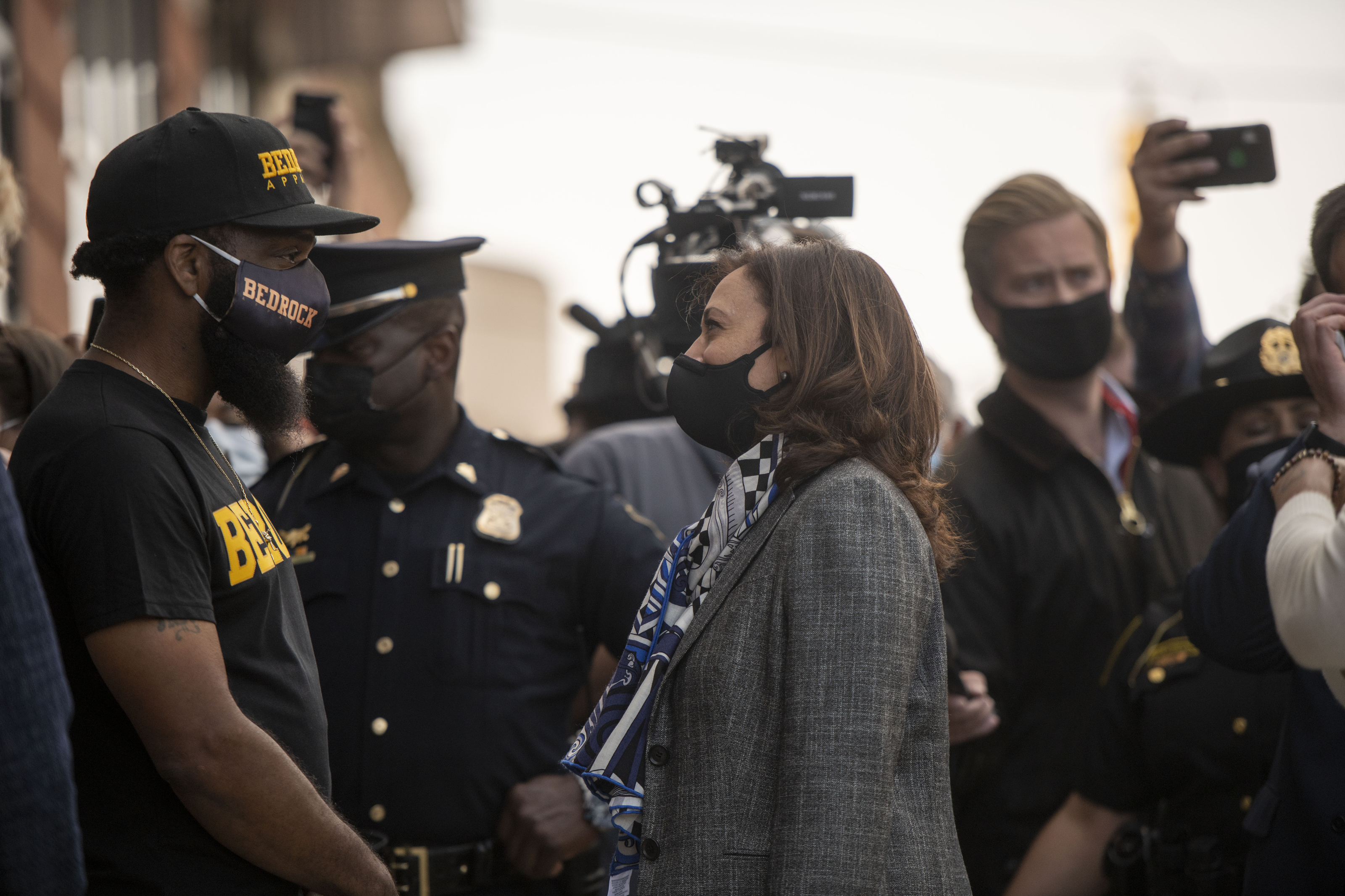 Kamala Harris visits black-owned businesses in Flint - mlive.com