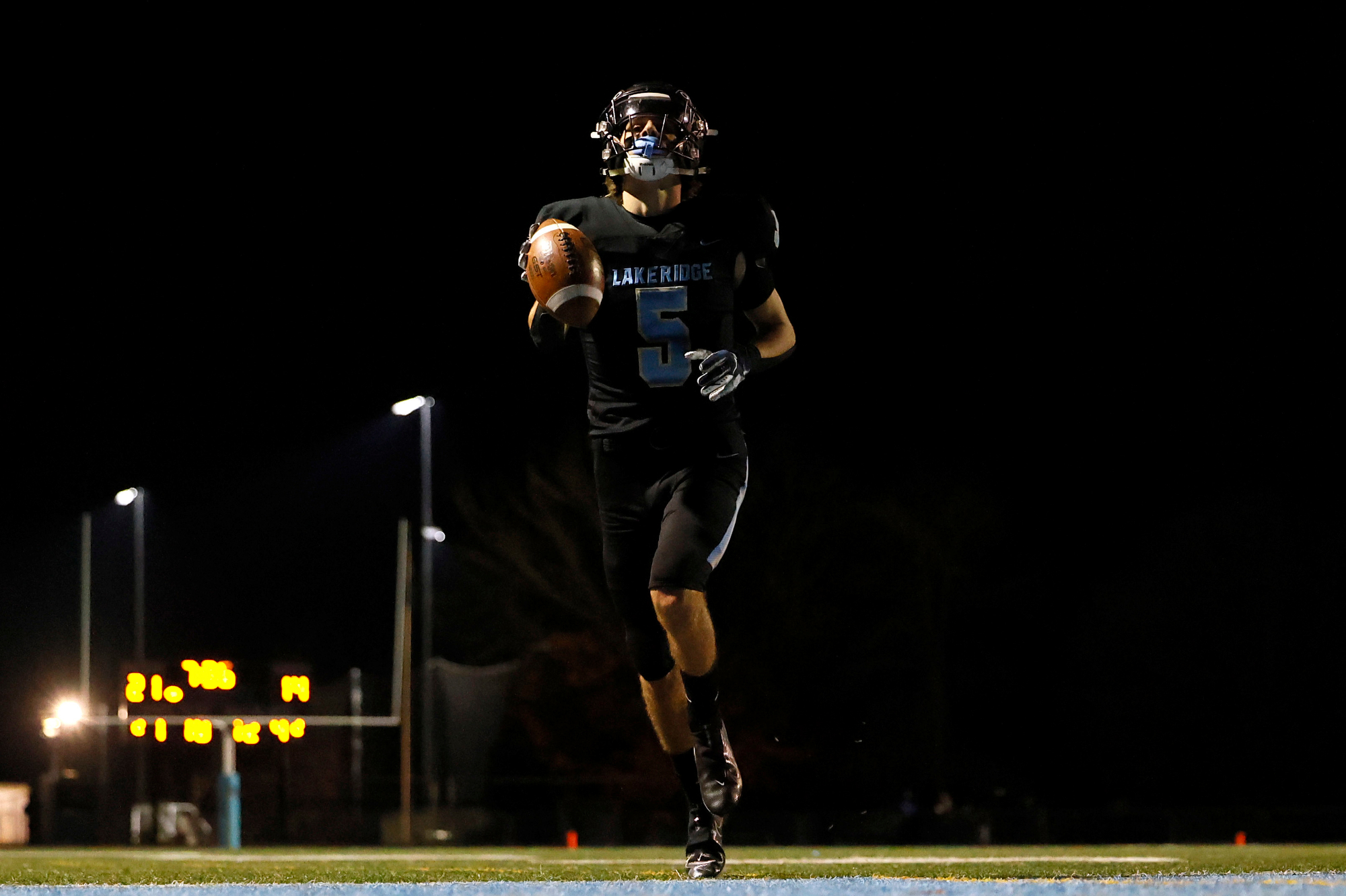 Lakeridge tops Grant in Oregon high school football playoffs ...