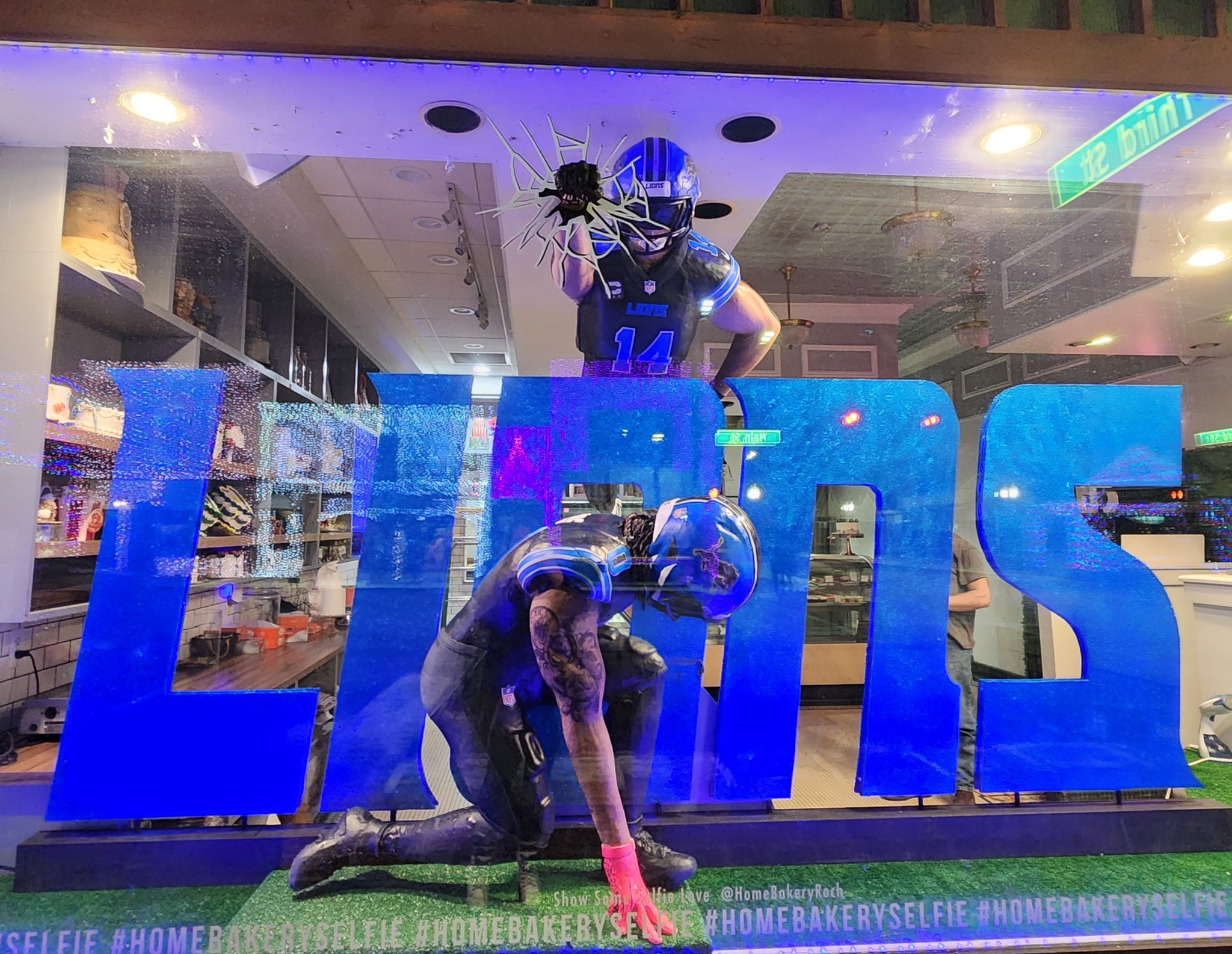 Local bakery creates Detroit Lions cake with Amon-Ra St. Brown, Jahmyr ...