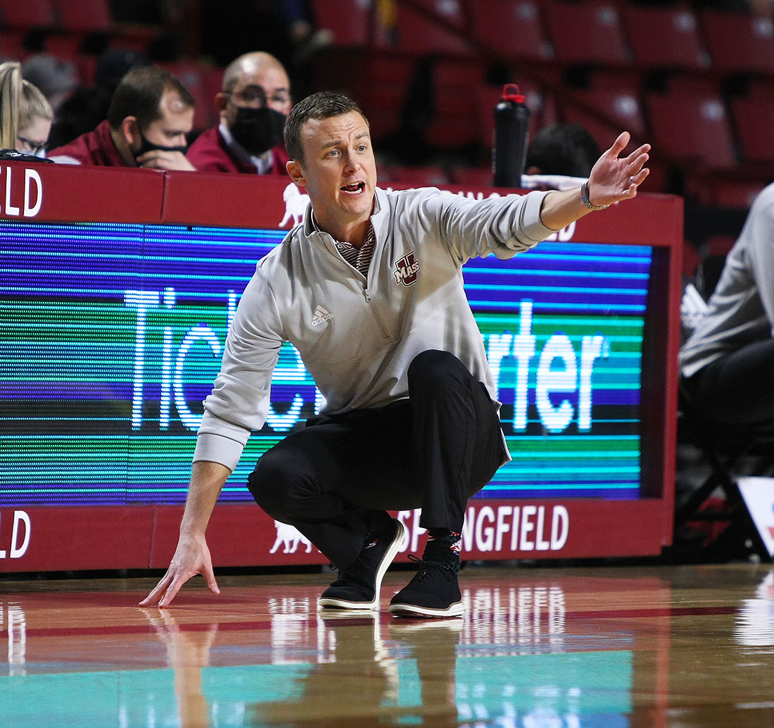 UMass Men's Basketball vs Fairfield 12/19/21 - masslive.com
