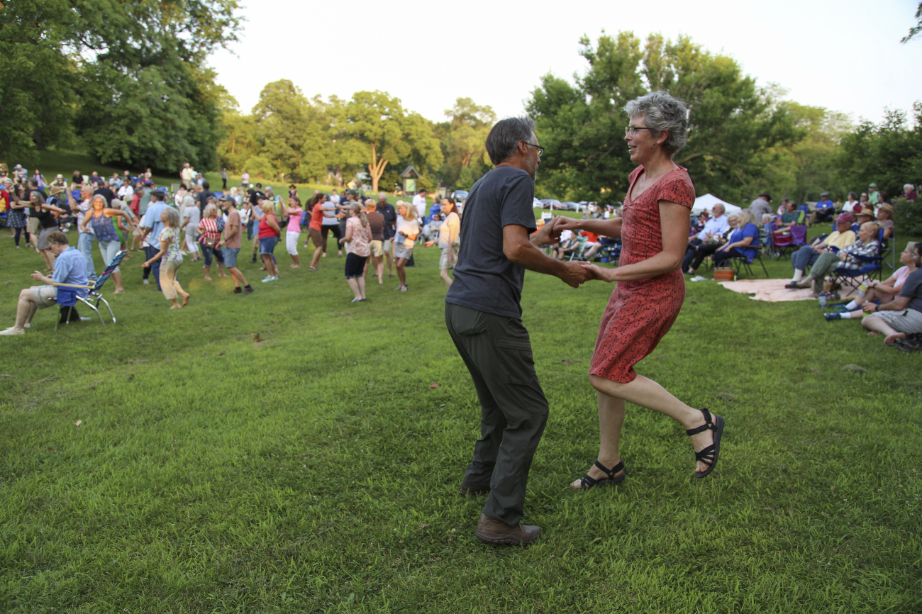 George Bedard and the Kingpins perform at the Leslie Science and Nature ...