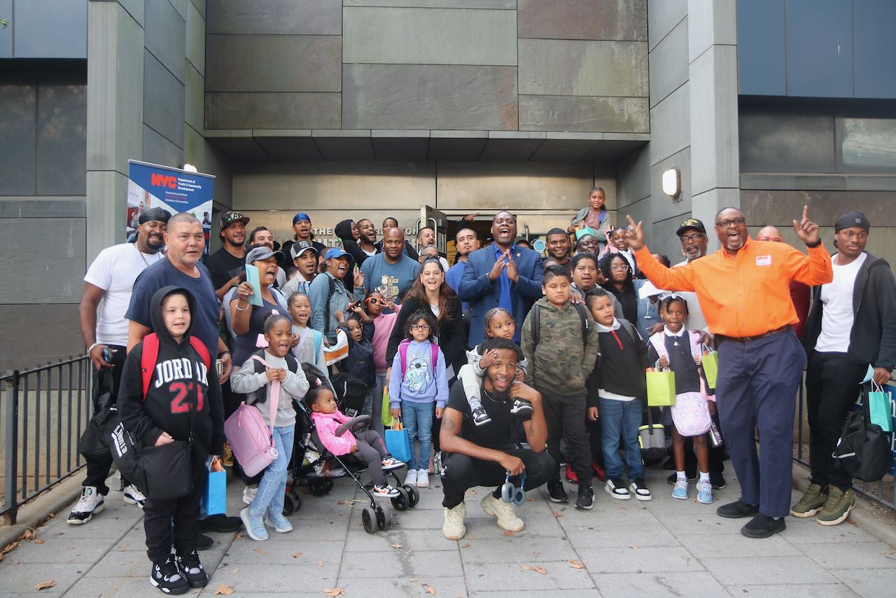 Dads and kids celebrate National Dads Take Your Child to School Day in West Brighton - silive.com
