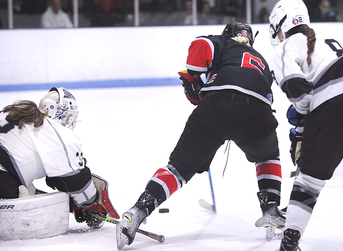 Pope Francis vs Longmeadow girls Hockey 1/19/24 - masslive.com