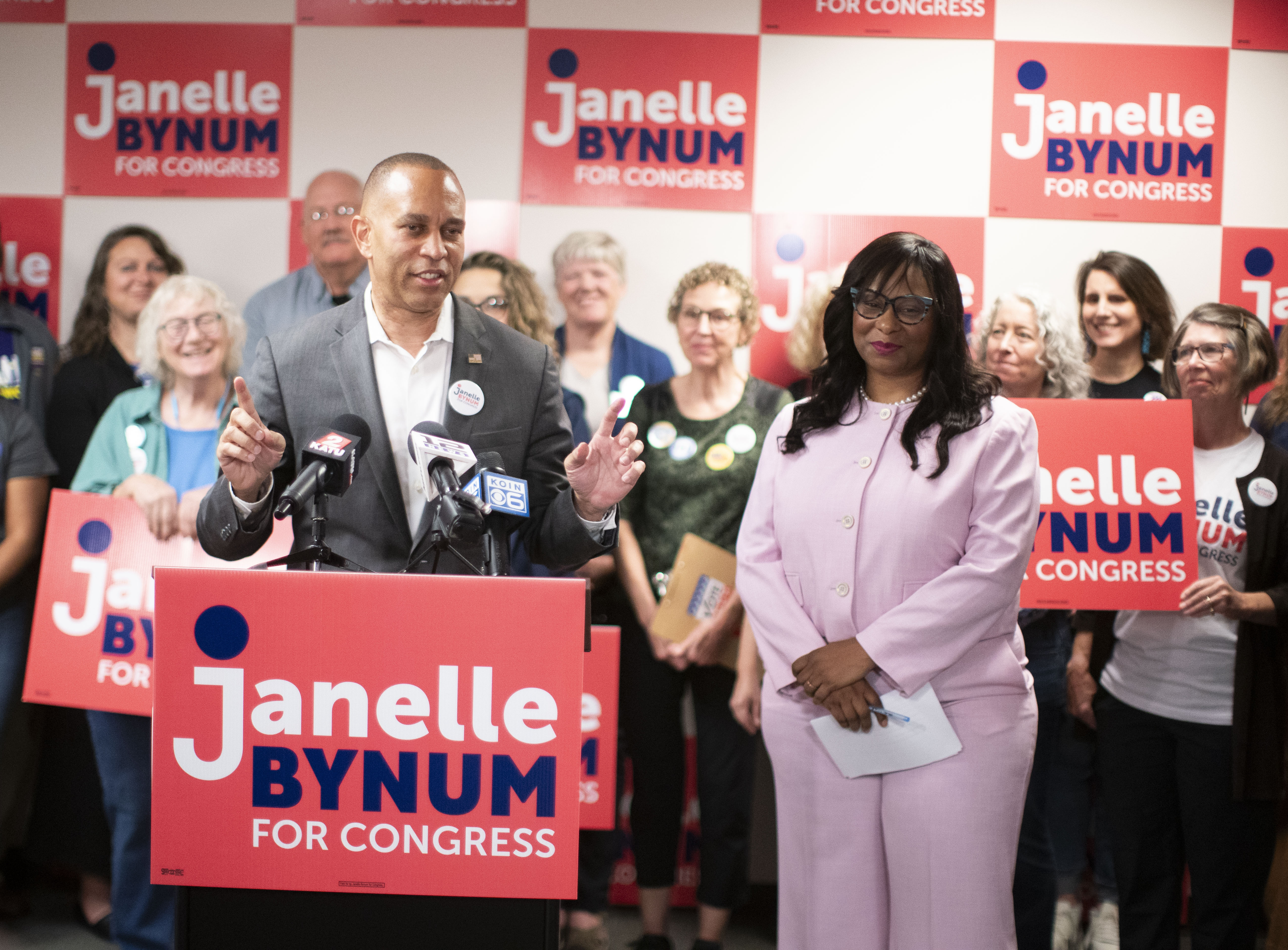 Rep Janelle Bynum and House Minority Leader Hakeem Jeffries ...