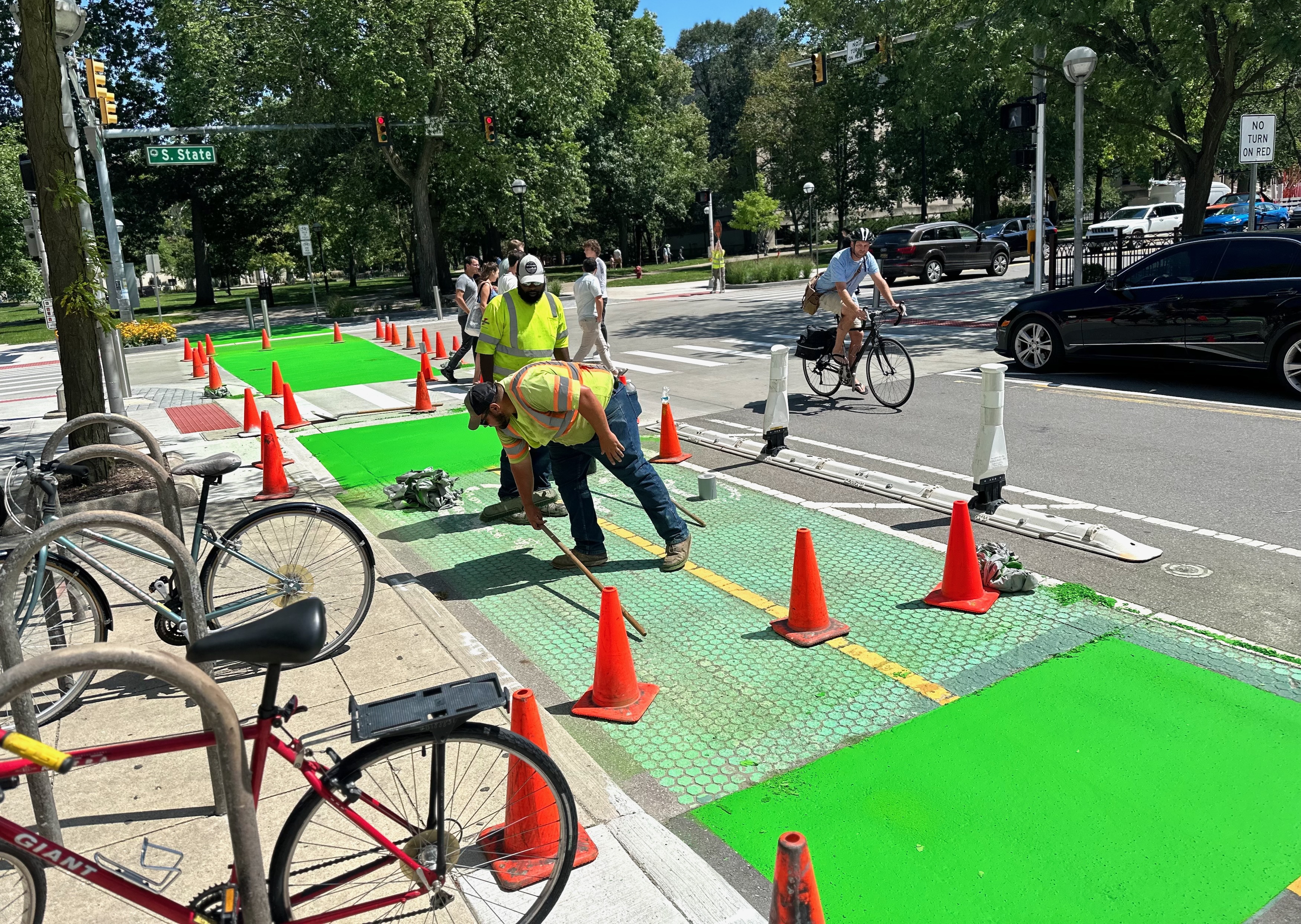 Ann Arbor's new curbless-design State Street, now open to traffic ...