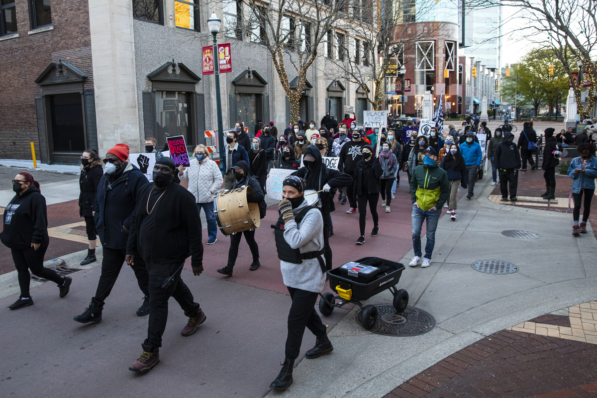 Kalamazoo holds Black Lives Matter protest after the death of Daunte ...