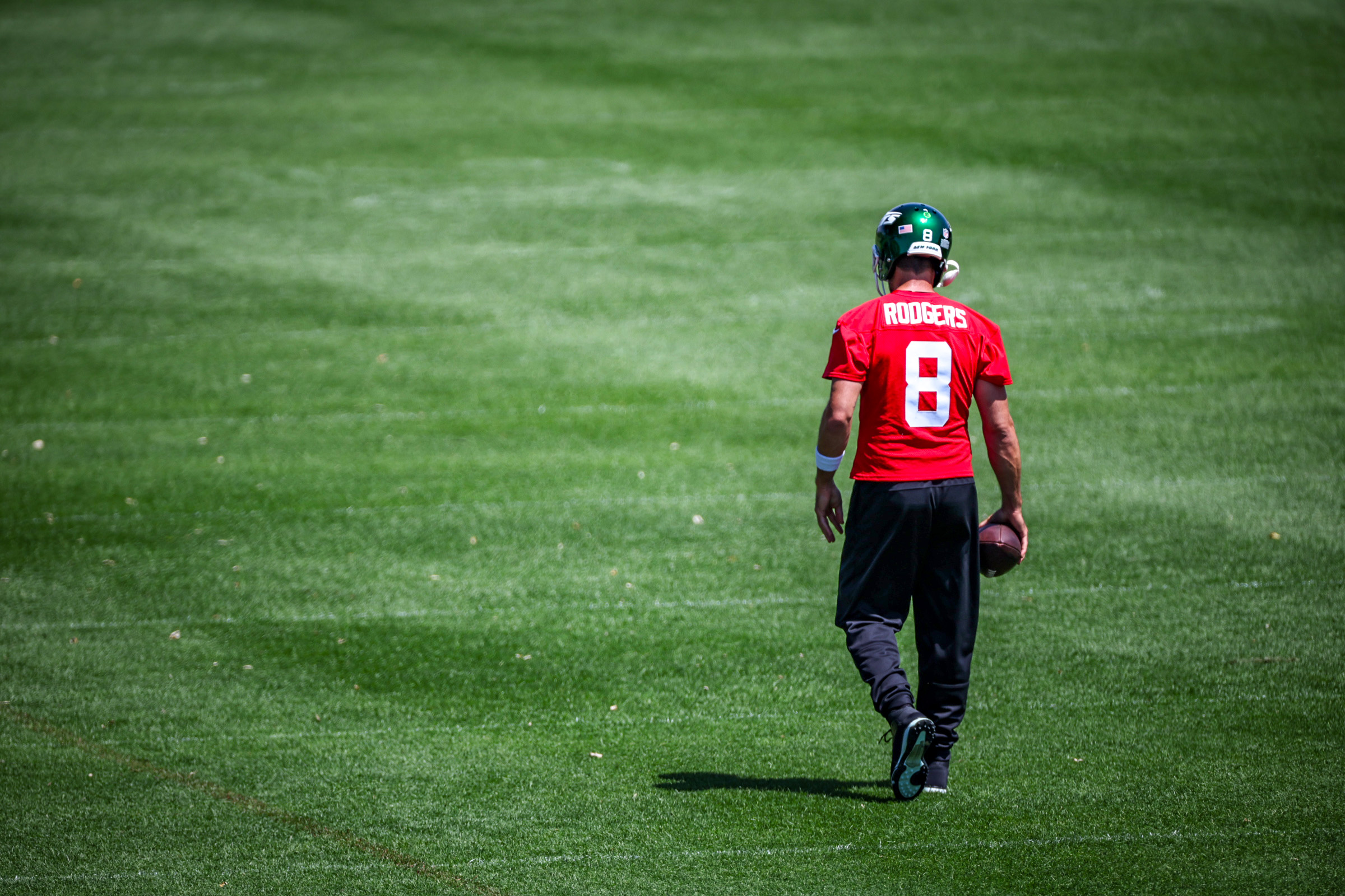 Quarterback Aaron Rodgers practices at New York Jets OTAs - nj.com