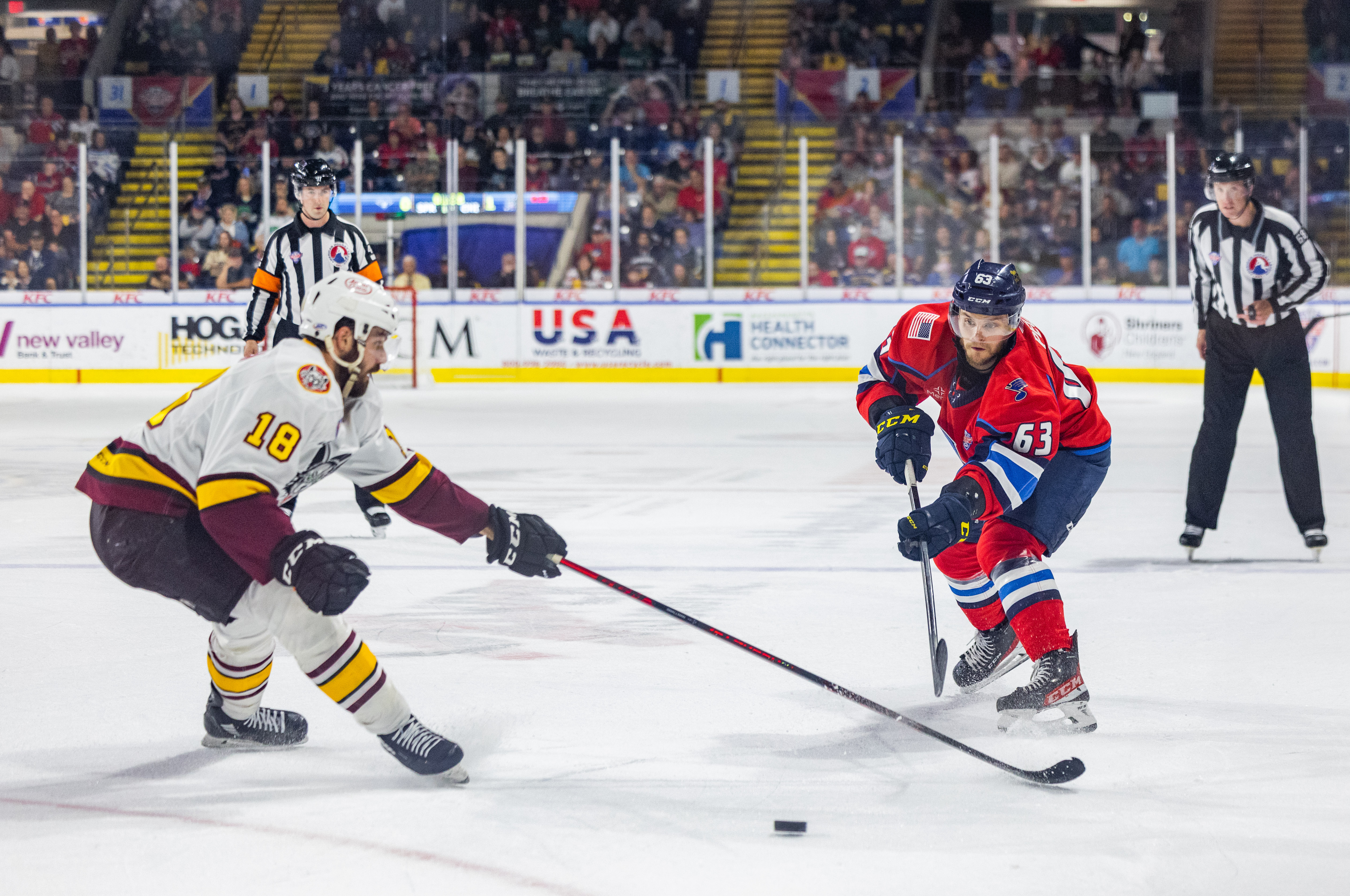 Springfield Thunderbirds vs Chicago Wolves Finals Game 3 - masslive.com