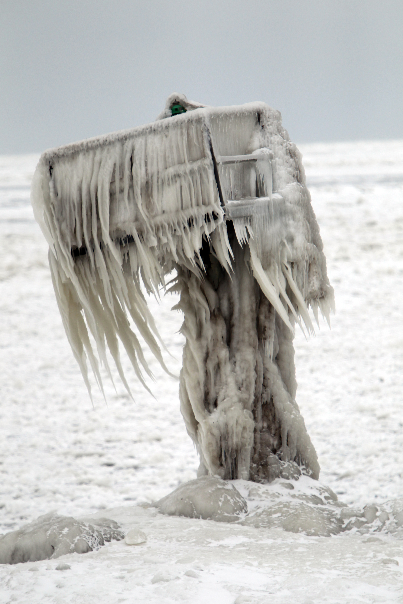 Ice and snow along Lake Erie - cleveland.com