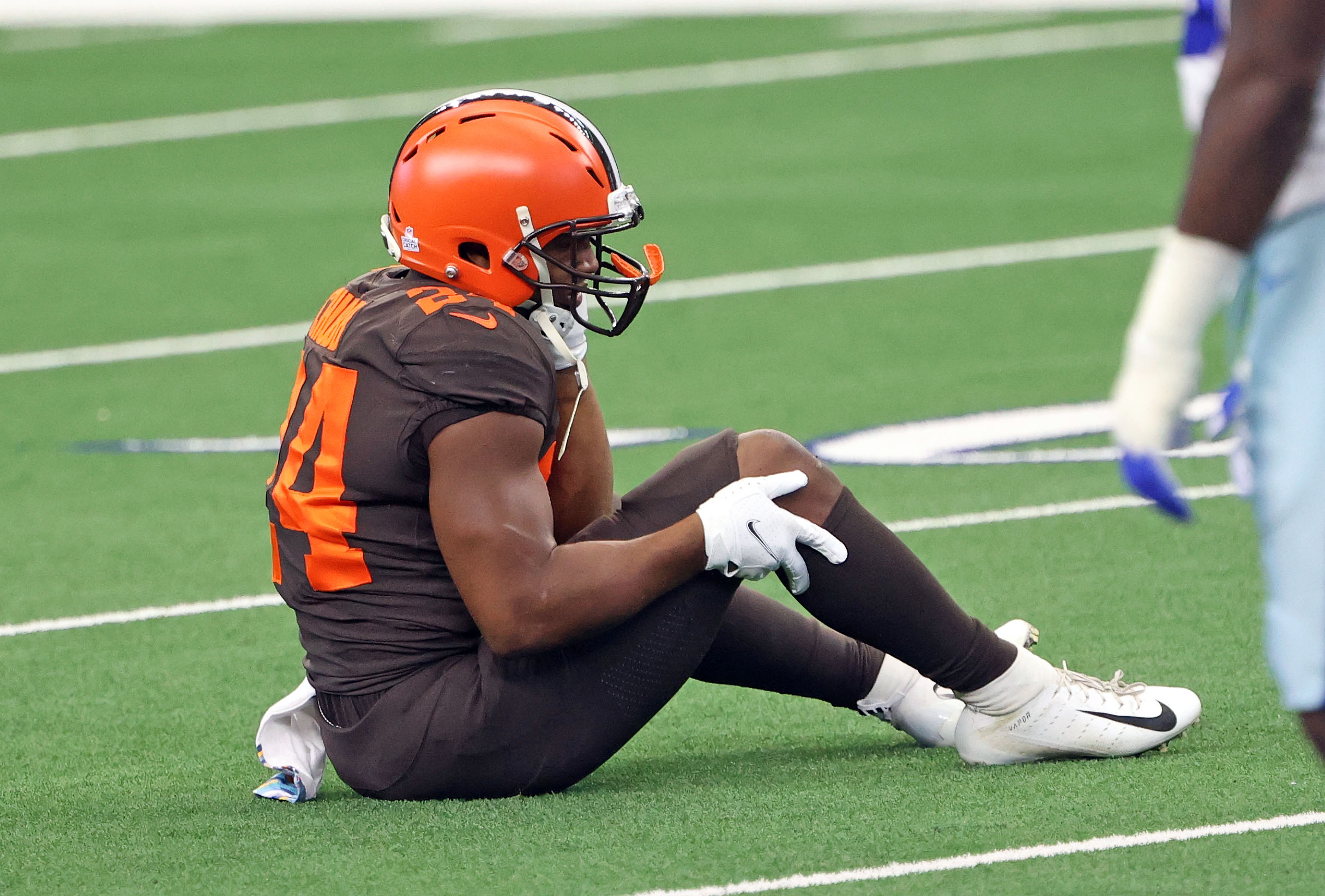 Cleveland Browns Nick Chubb injures knee against Dallas Cowboys ...