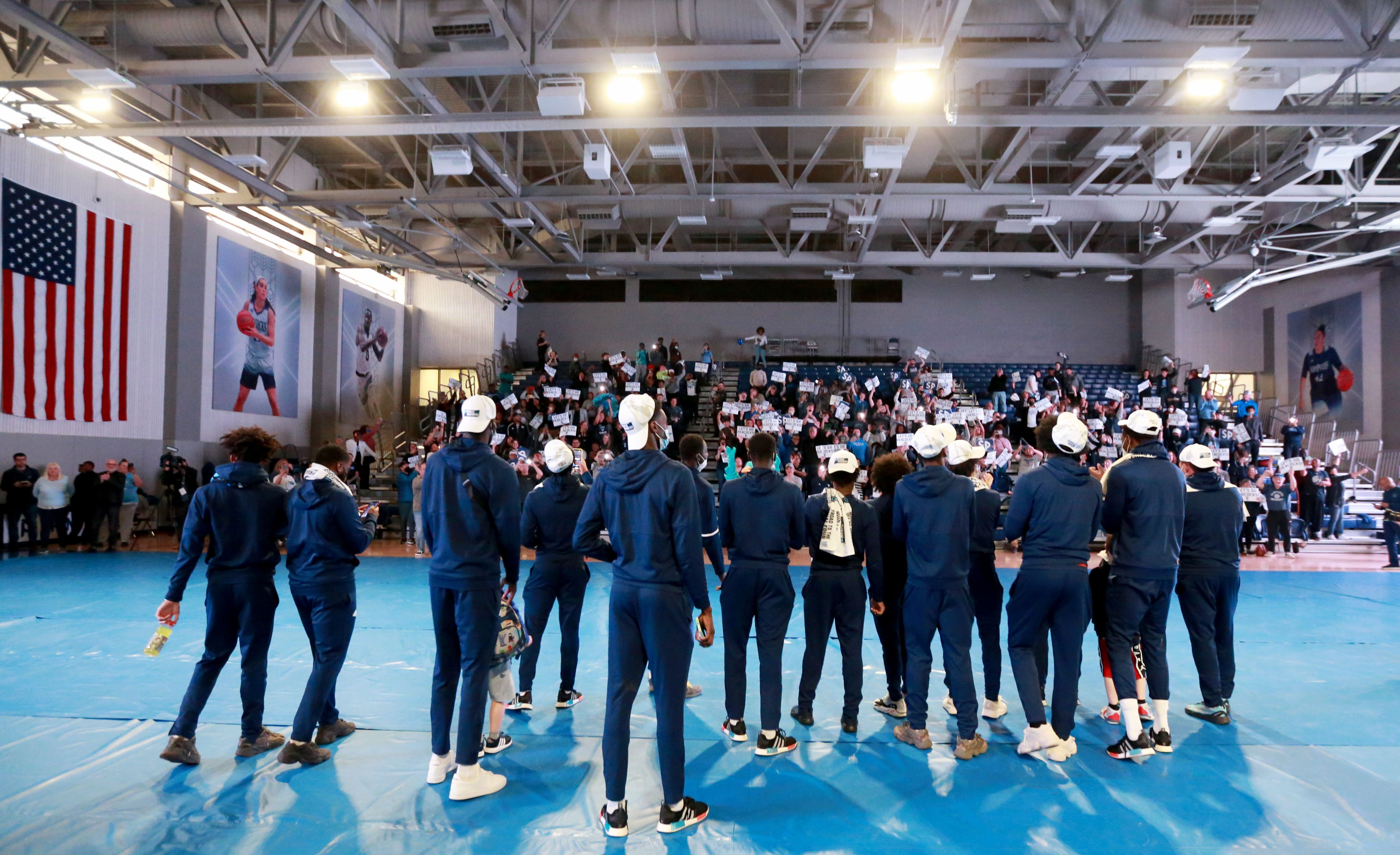 St. Peter’s University basketball returns home to a rally - nj.com
