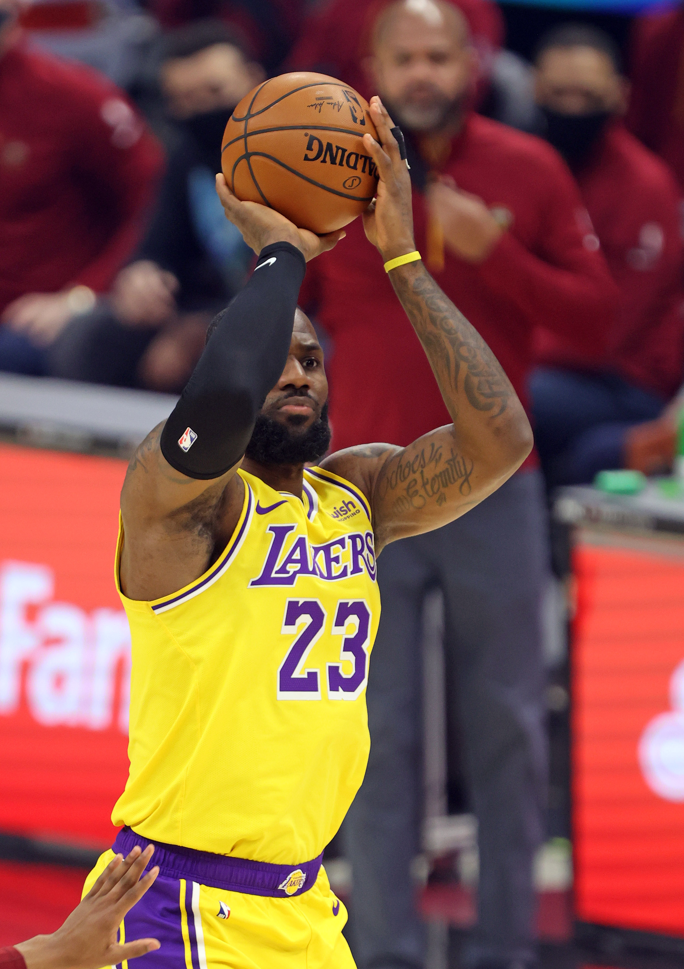 Los Angeles Lakers LeBron James vs. Cleveland Cavaliers, January 25 ...