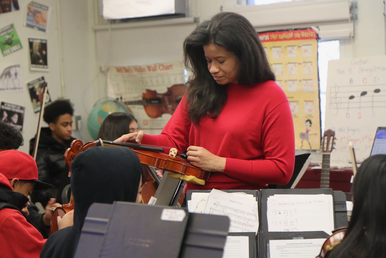 Staten Island music educator brings joy of strings instruments to ...