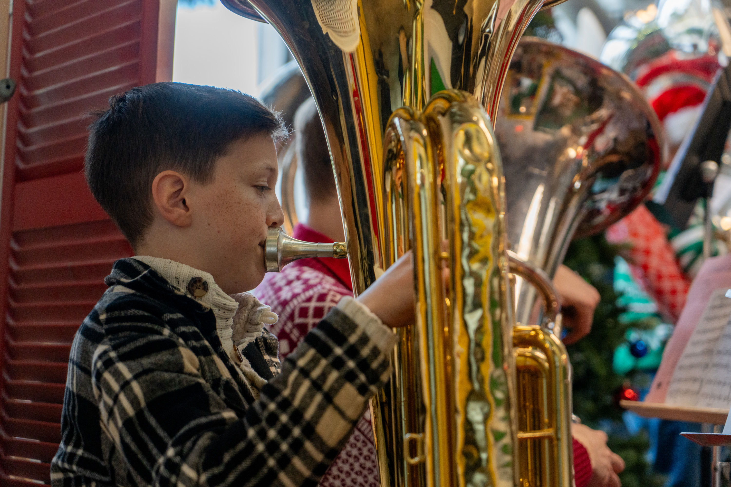 U-M Flint Music Department throws a ‘Tuba Christmas’ at Flint Farmers ...