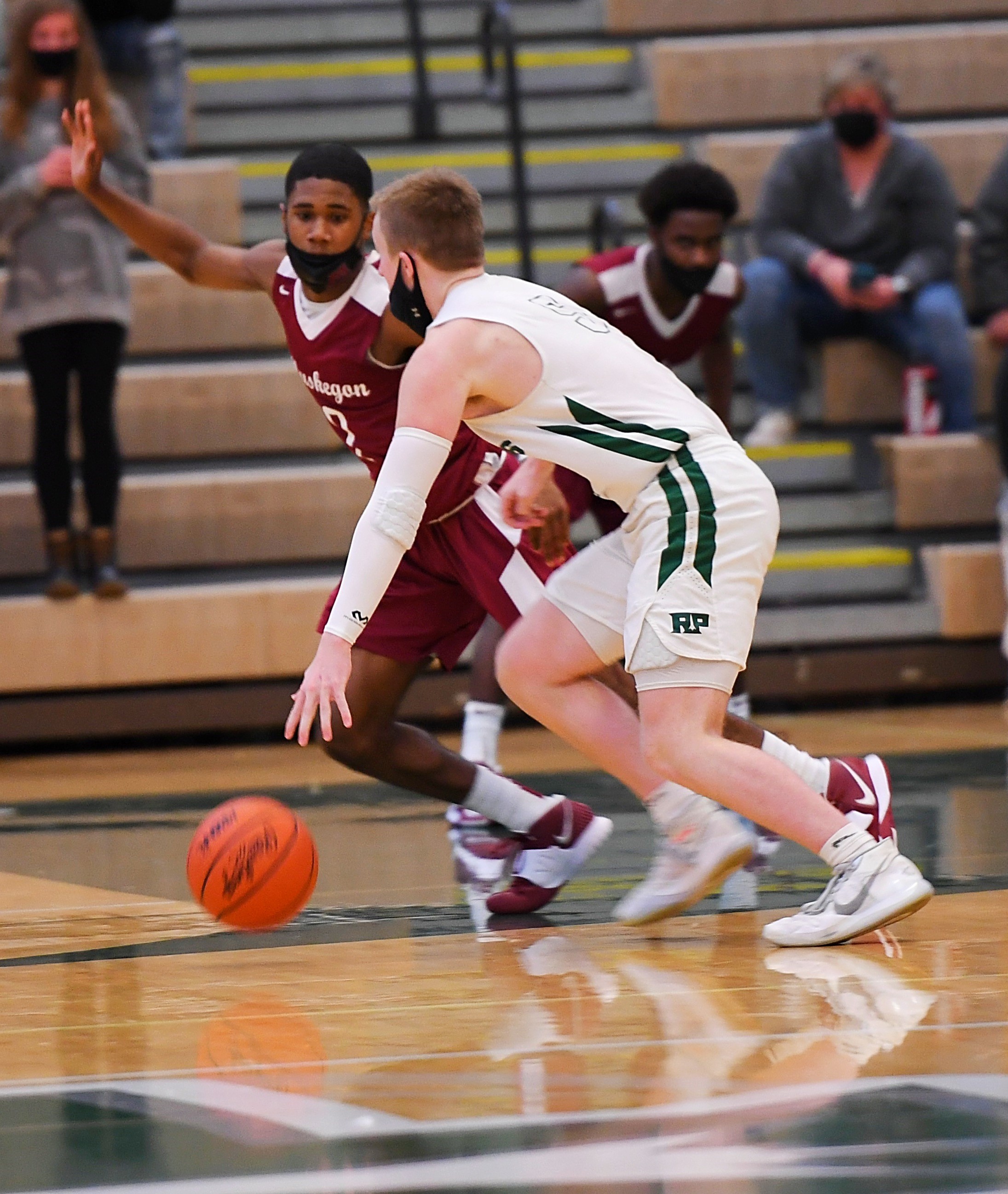 Reeths-Puffer stuns Muskegon, 81-79, in double-overtime boys basketball ...