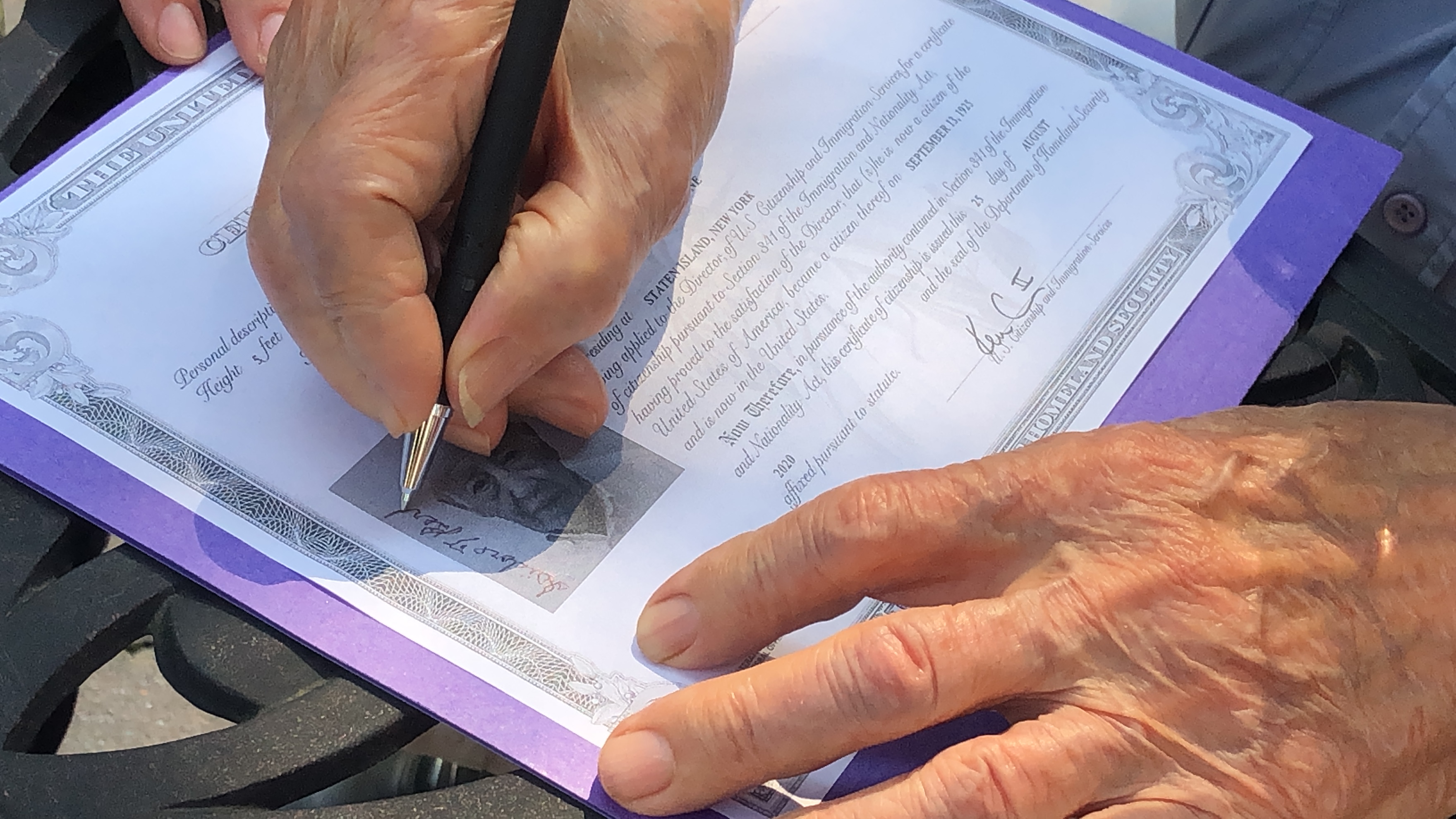 Certificate of Citizenship awarded to WWII veteran - silive.com