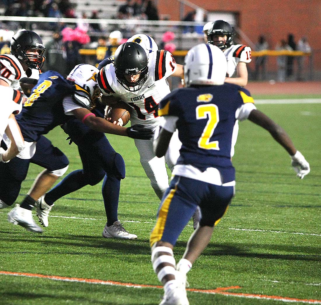 South Hadley vs Putnam Football 10/21/22 - masslive.com