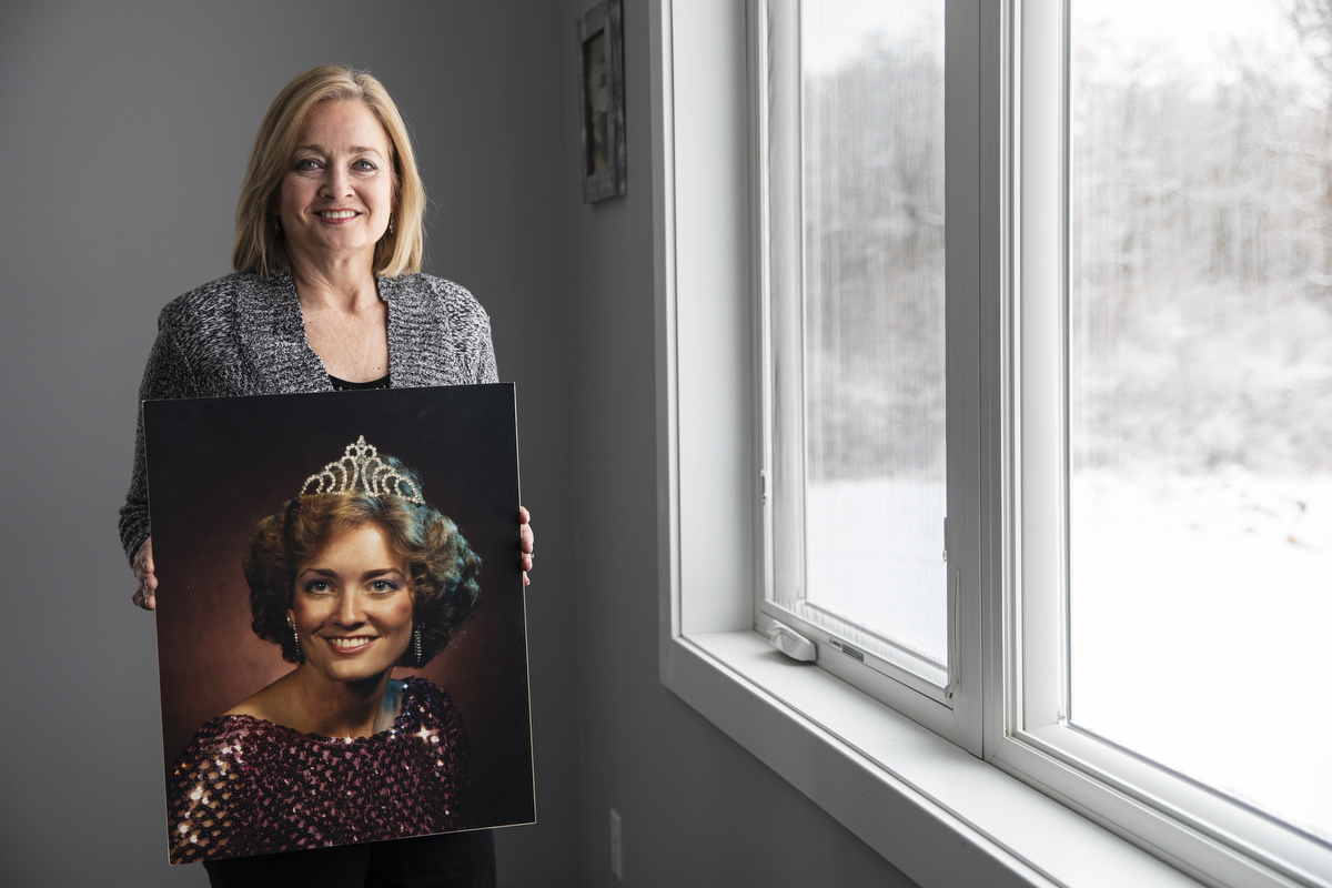 Former pageant queen reunited with her portrait from the 1980's - mlive.com