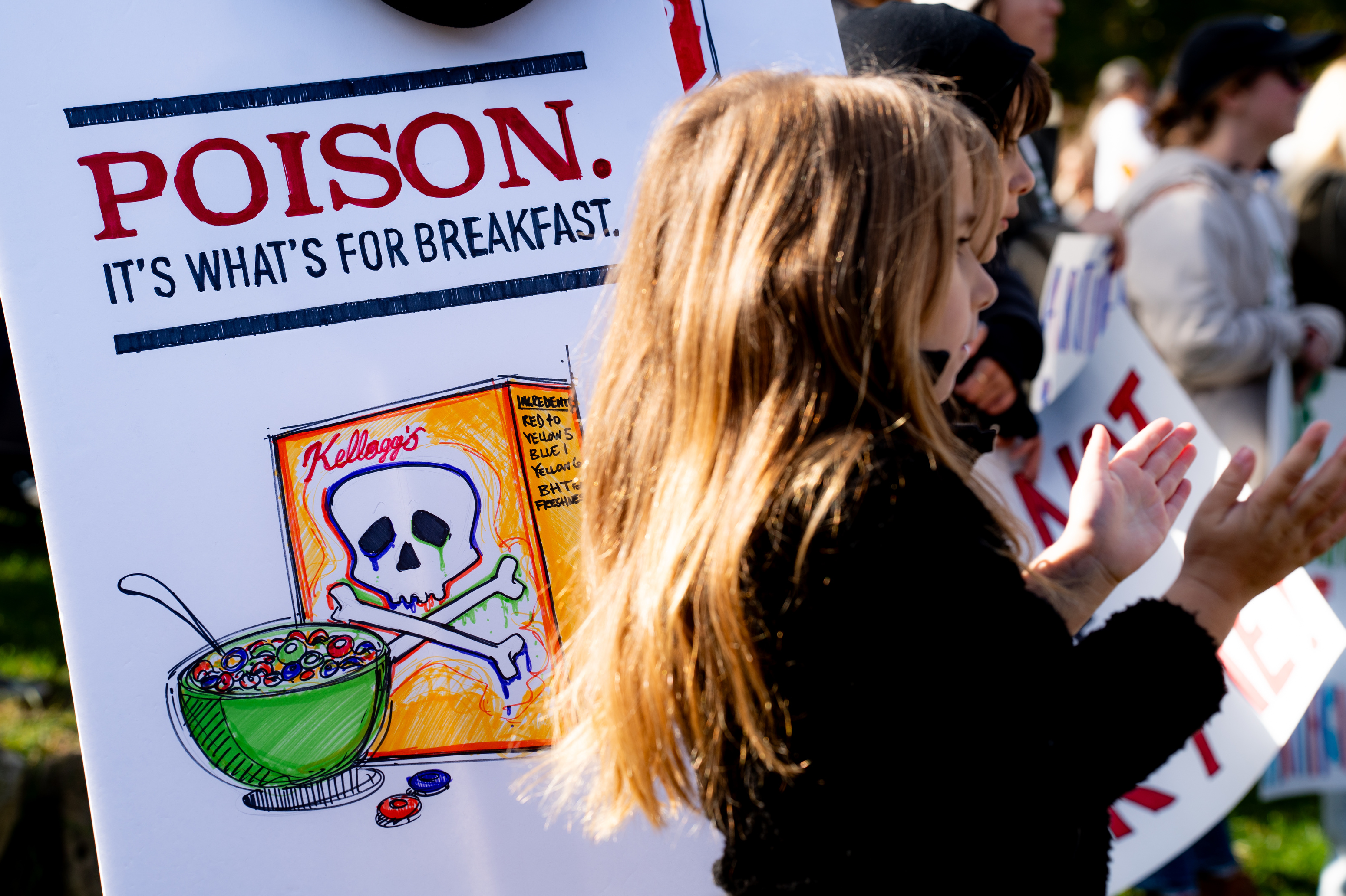 Hundreds protest Kellogg's use of artificial dyes in Battle Creek ...