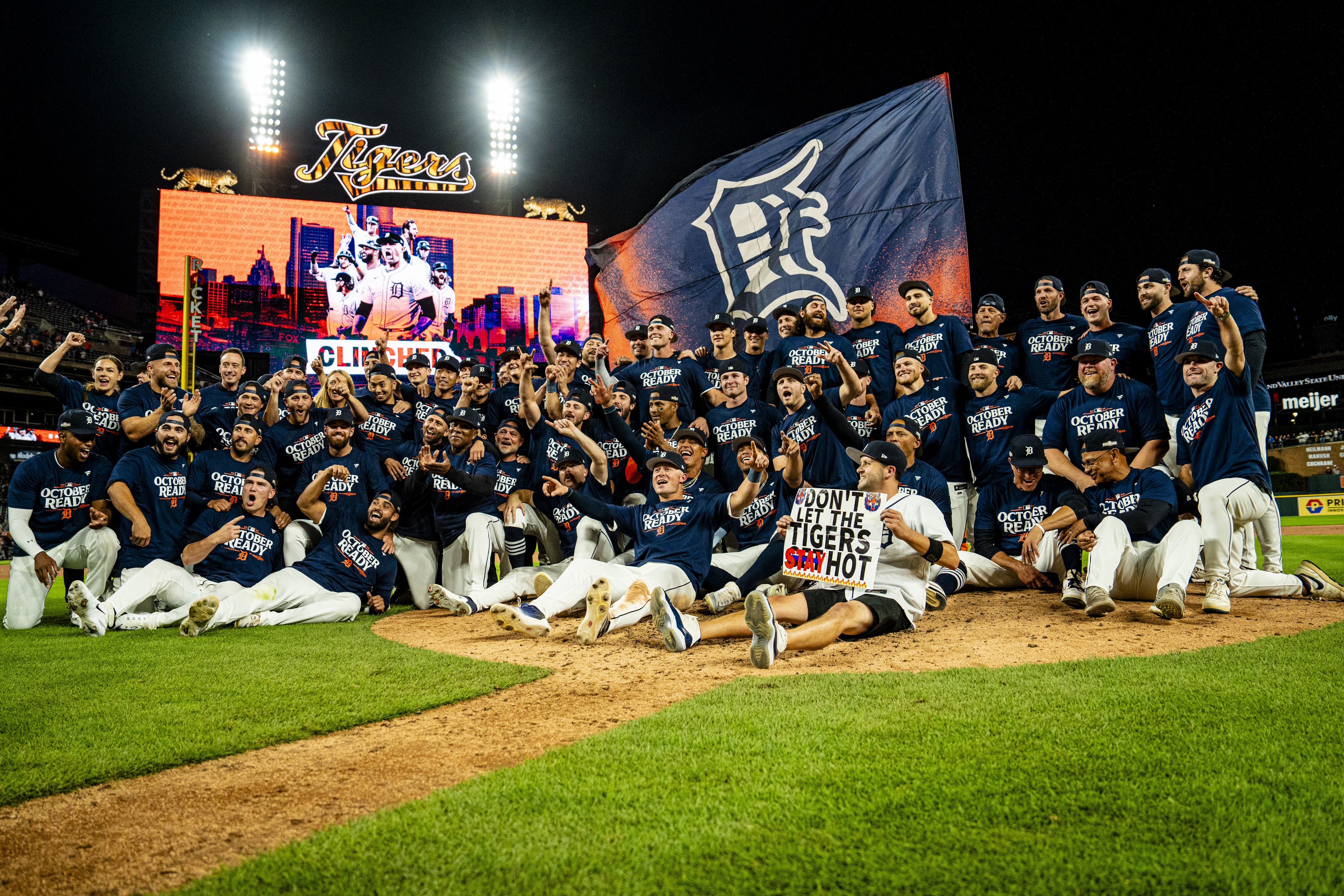See Photos as the Tigers clinch the playoffs vs the White Sox - mlive.com