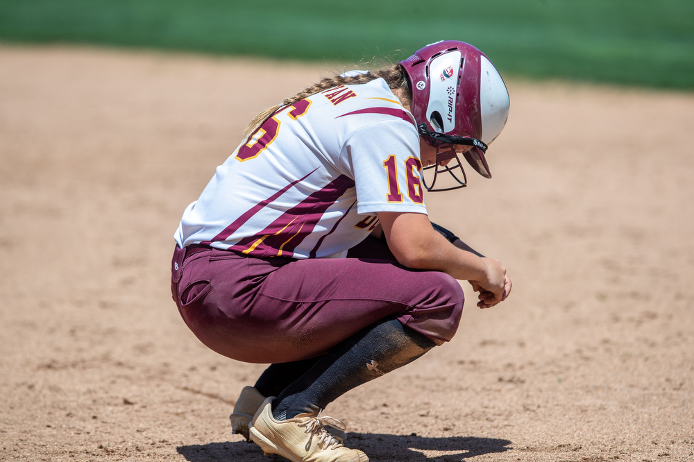 Big Spring puts up fight but falls to Hamburg in D3 softball title game ...