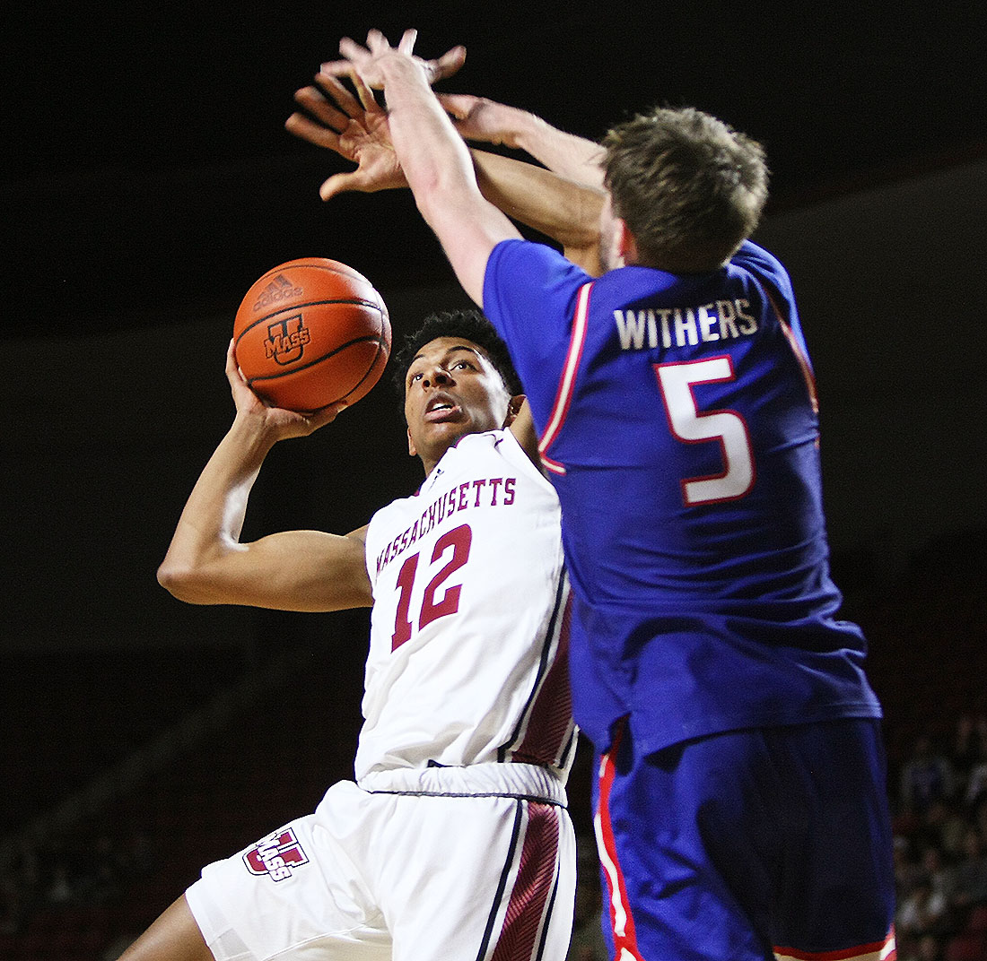 UMass Men's Basketball vs UMass Lowell 12/8/22 - masslive.com