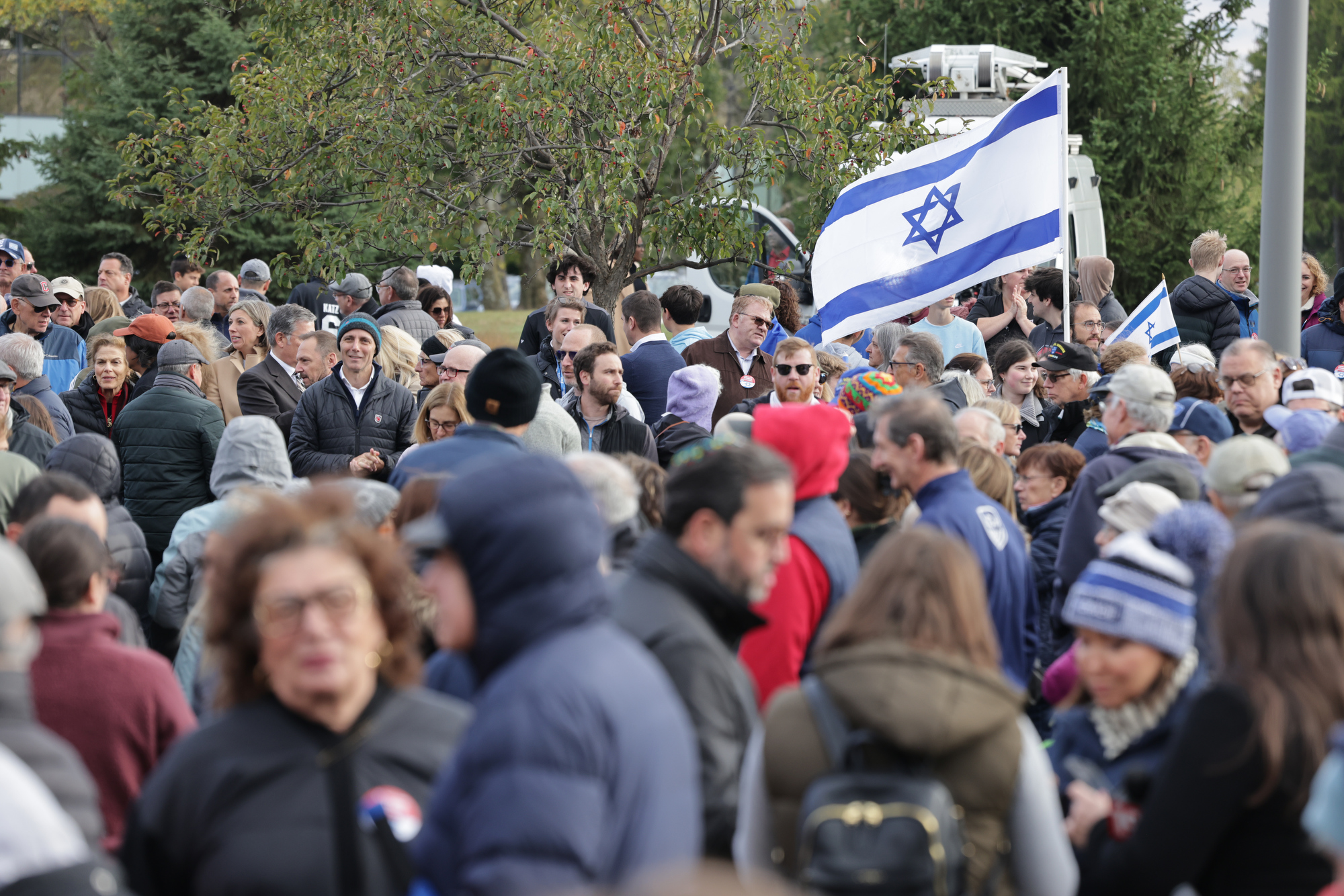 Rally for Israel at the Jewish Federation of Cleveland in Beachwood ...