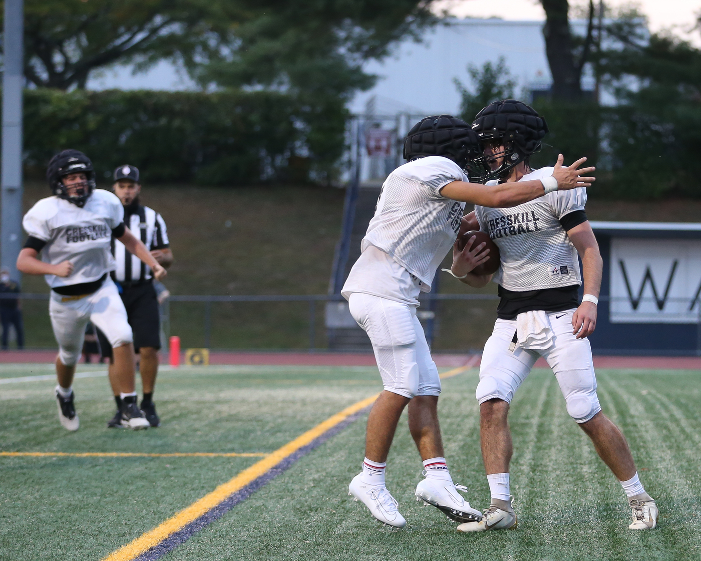 Football: Waldwick defeats Cresskill 26-13 in NJSIAA Scrimmage - nj.com